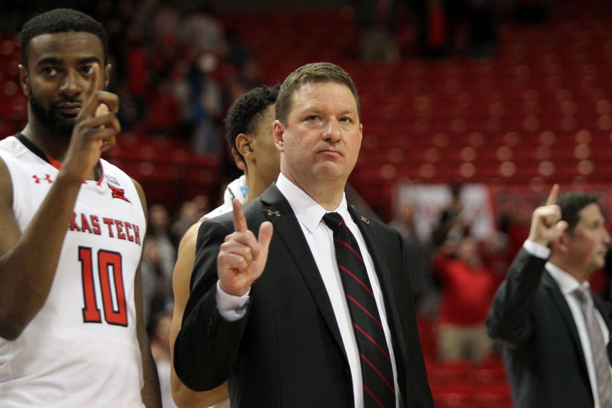 Texas Longhorns HC Chris Beard Reportedly Gets In Altercation With ...