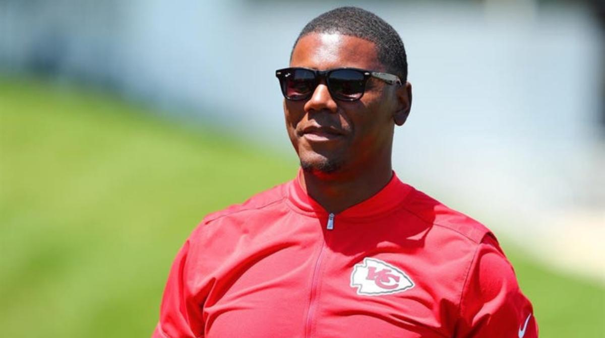 Notre Dame To Hire Deland McCullough To Coach Running Backs - Sports ...