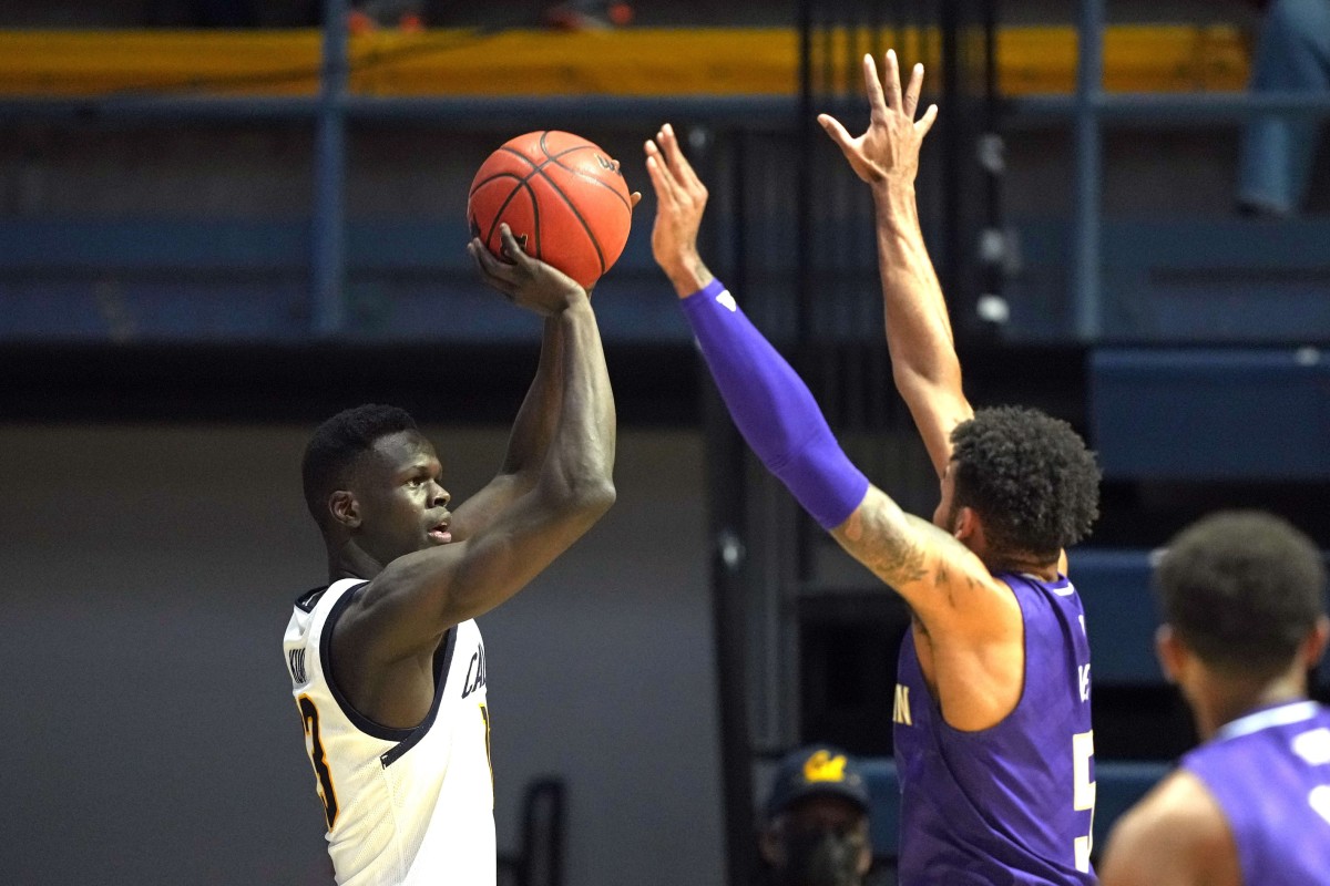 Huskies Make it Un-Bearable for Cal in Road Rout - Sports Illustrated ...