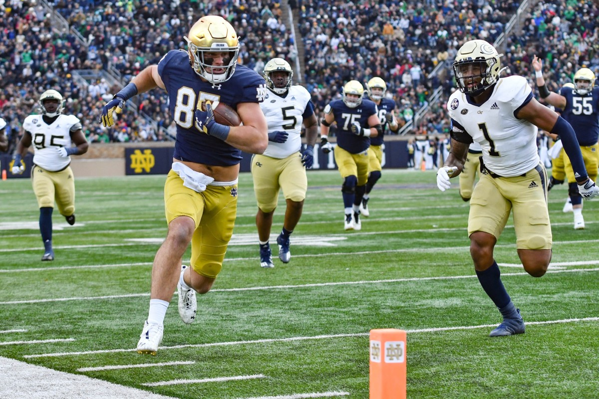TE George Takacs Could Be Name to Watch in Transfer Portal - Sports ...