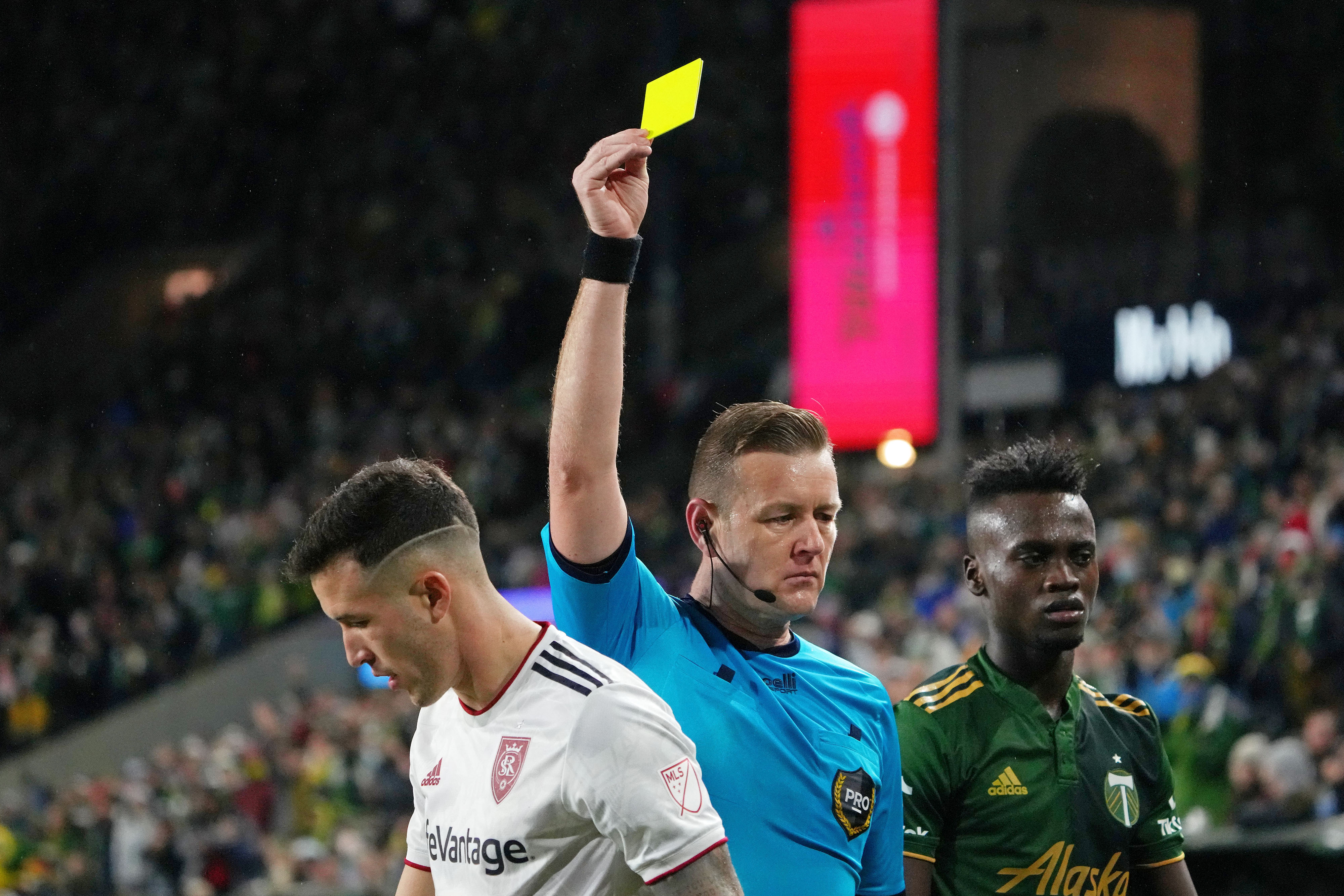 Player Ratings to the Theme of Foul - Blue Wings Rising