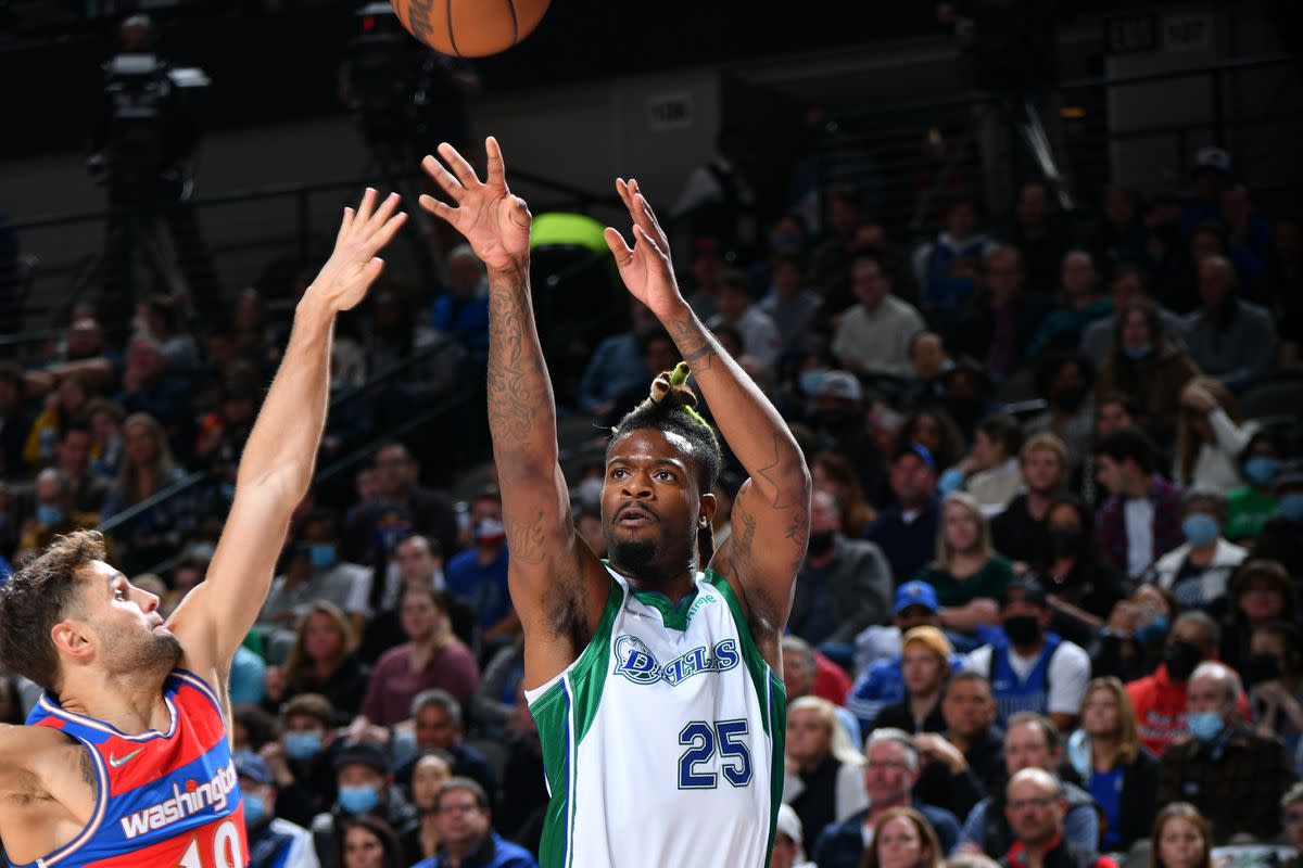 ‘He’s Doing Everything’: Reggie Bullock is Living Up to Dallas Mavs ...