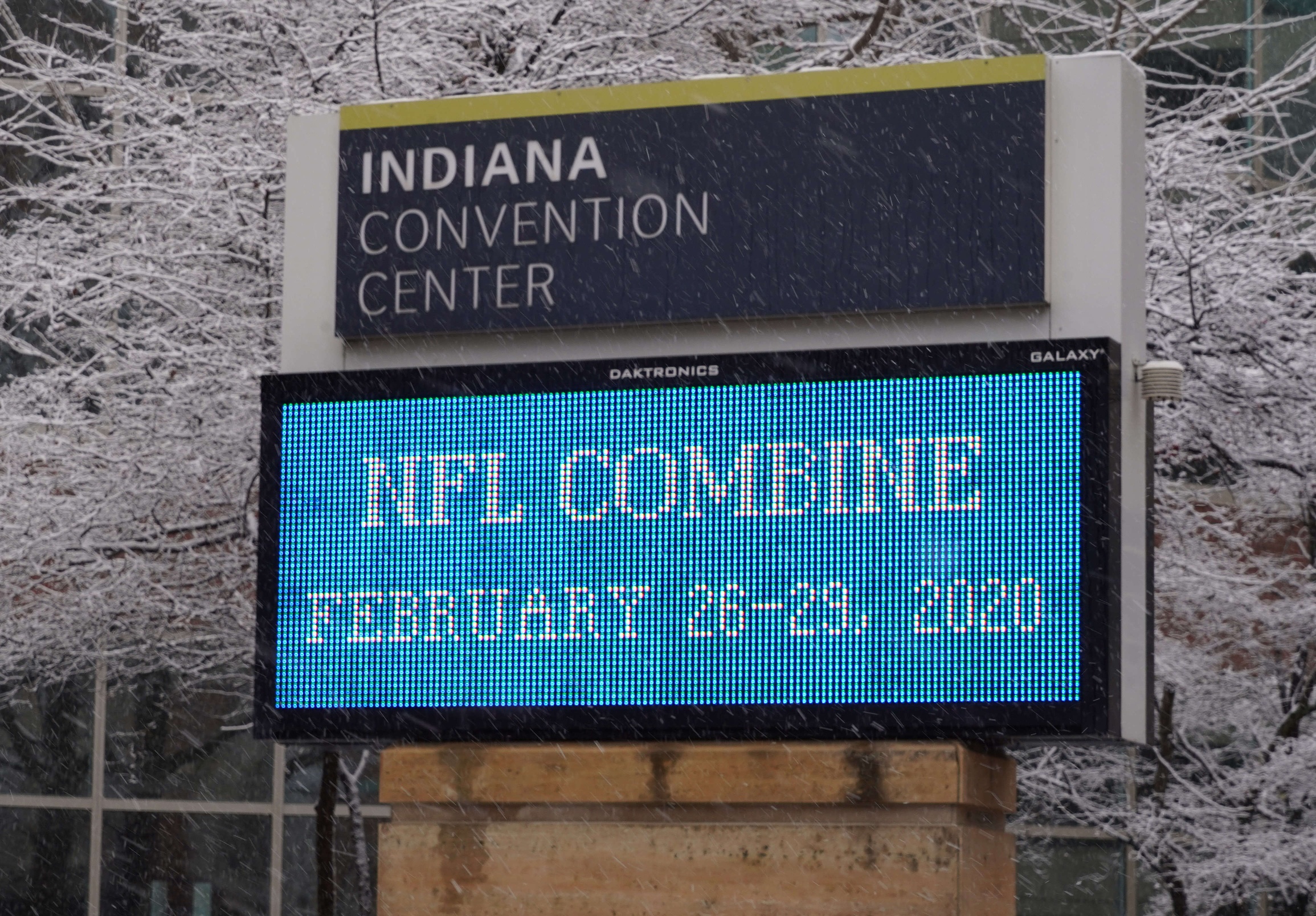 4 Huskies Among 324 NFL Combine Invitees - Sports Illustrated ...