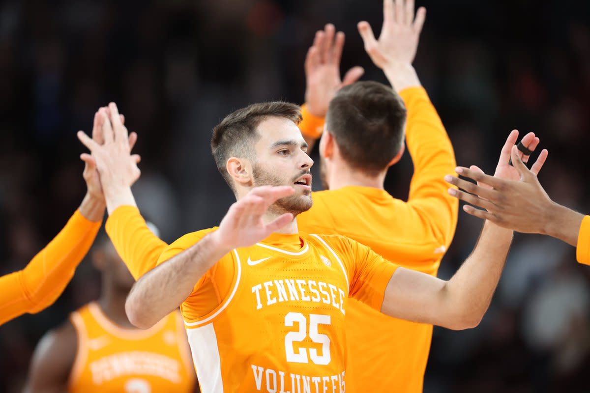Tennessee Vols Basketball to Bring 'Improved Leadership' Since Last ...