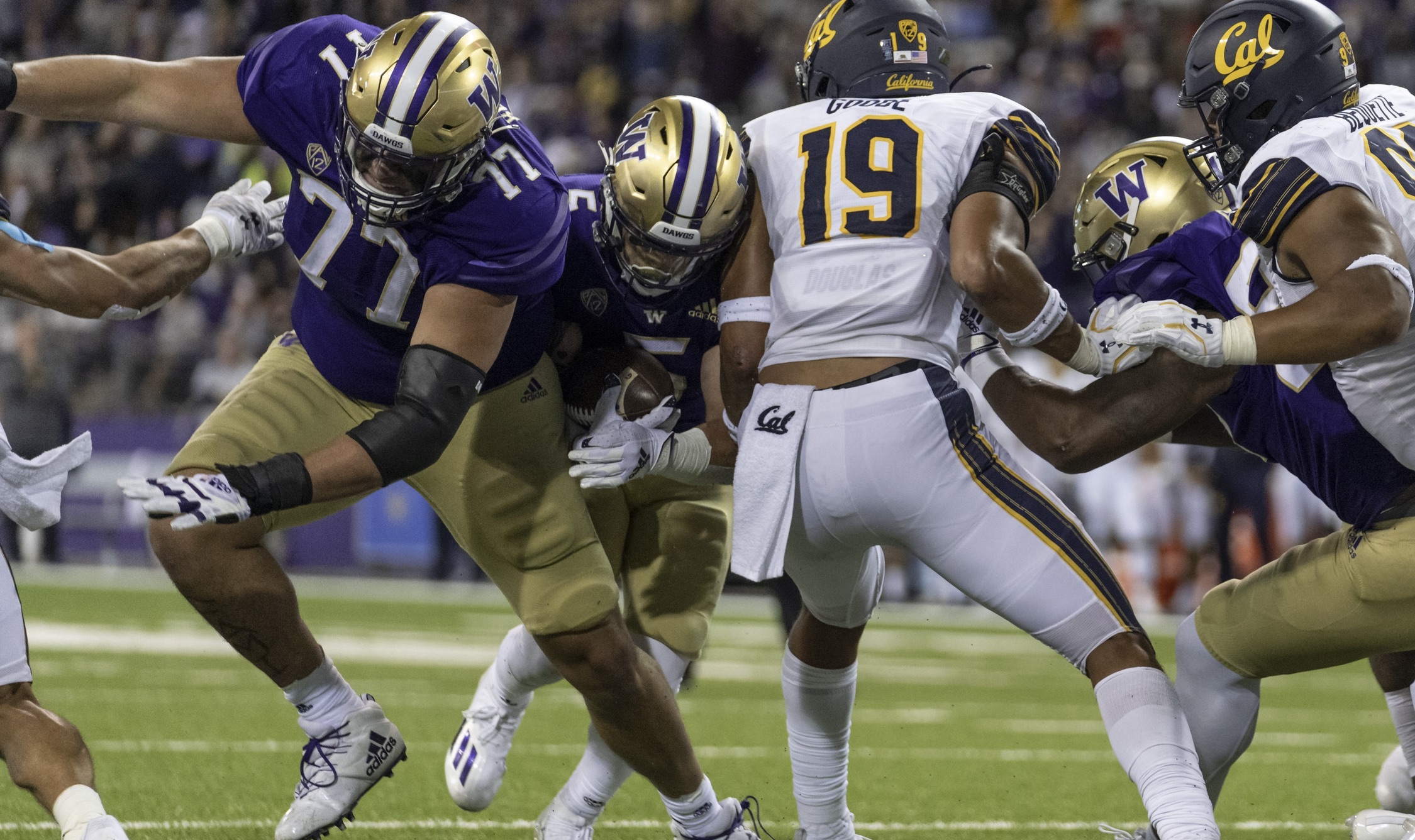 Grubb Drops 3 Early Names as Husky Offensive-Line Replacements - Sports ...