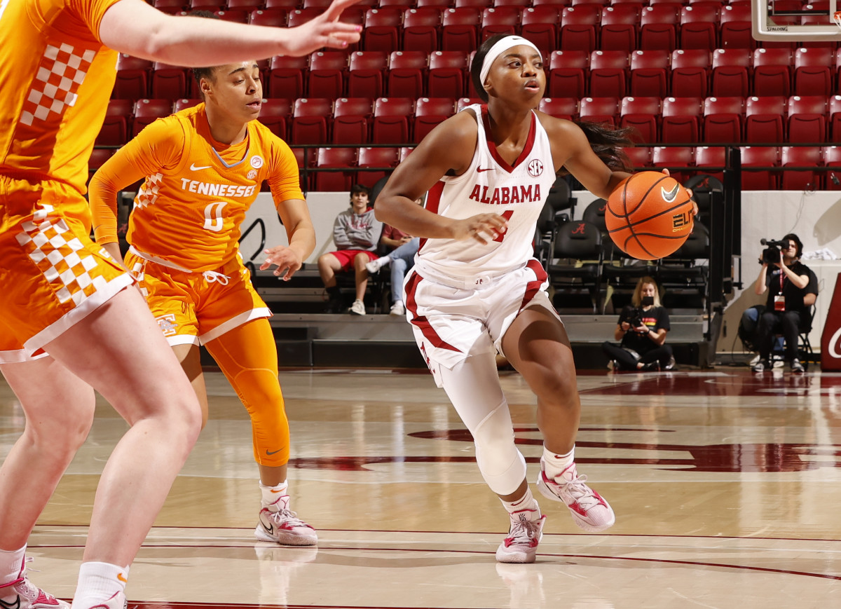 The Extra Point: Abrams, Davis Carry Alabama Women's Basketball to ...
