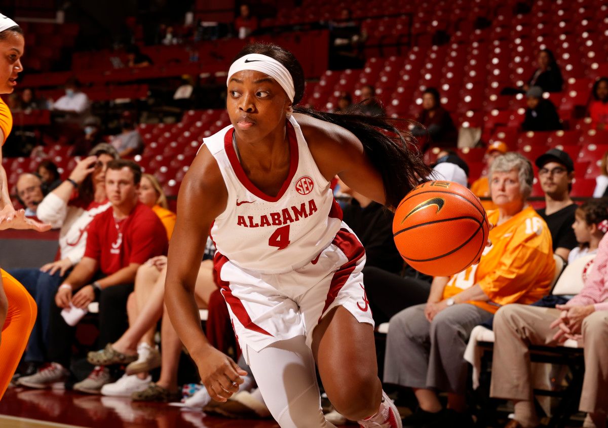 The Extra Point: Abrams, Davis Carry Alabama Women's Basketball to ...
