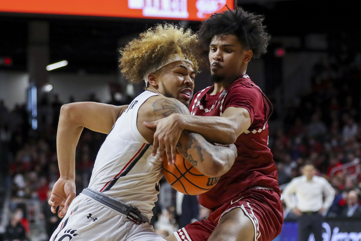 Three Man Weave: Temple Controls Cincinnati 75-71 in Wire-To-Wire Victory - All Bearcats