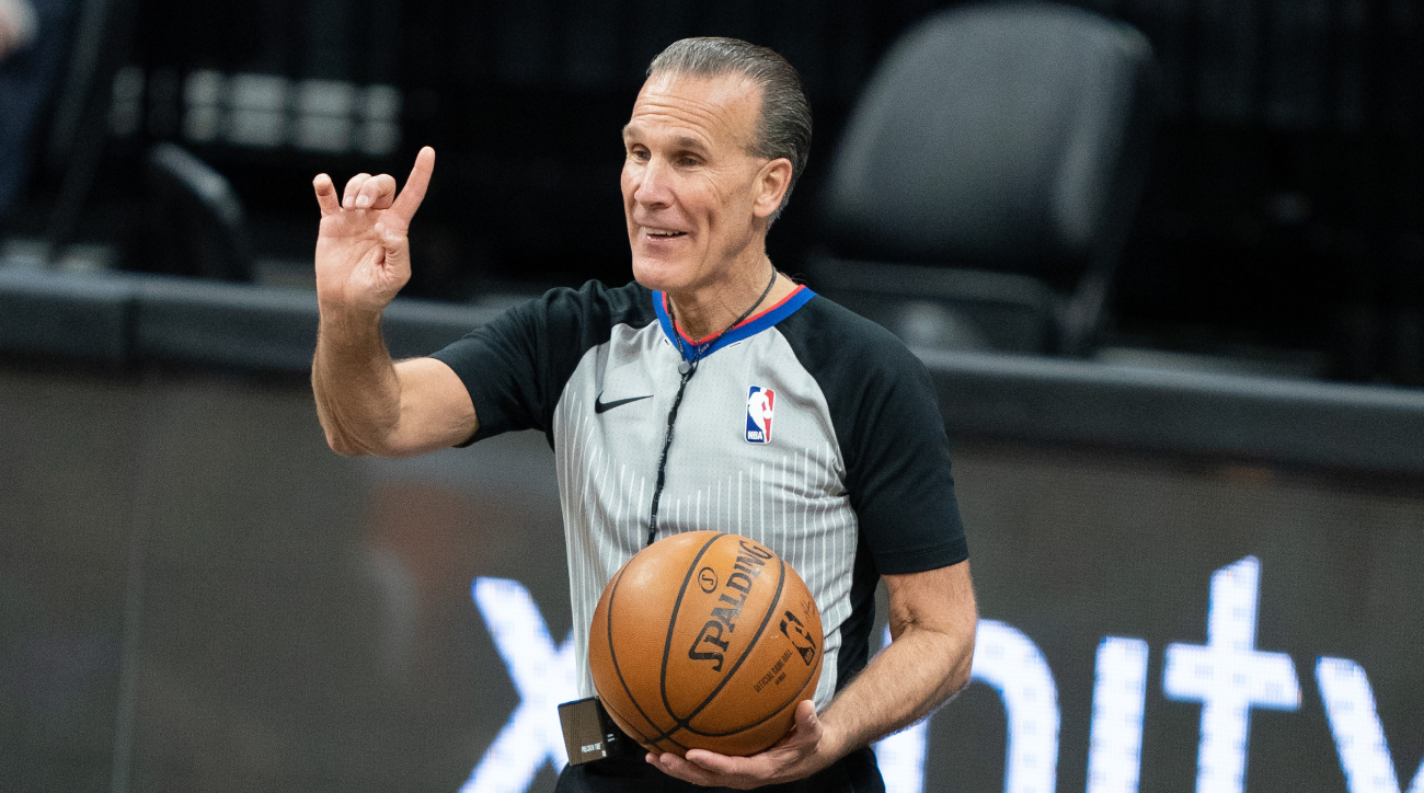 NBA referee Ken Mauer says league forced him out due to vaccine policy ...