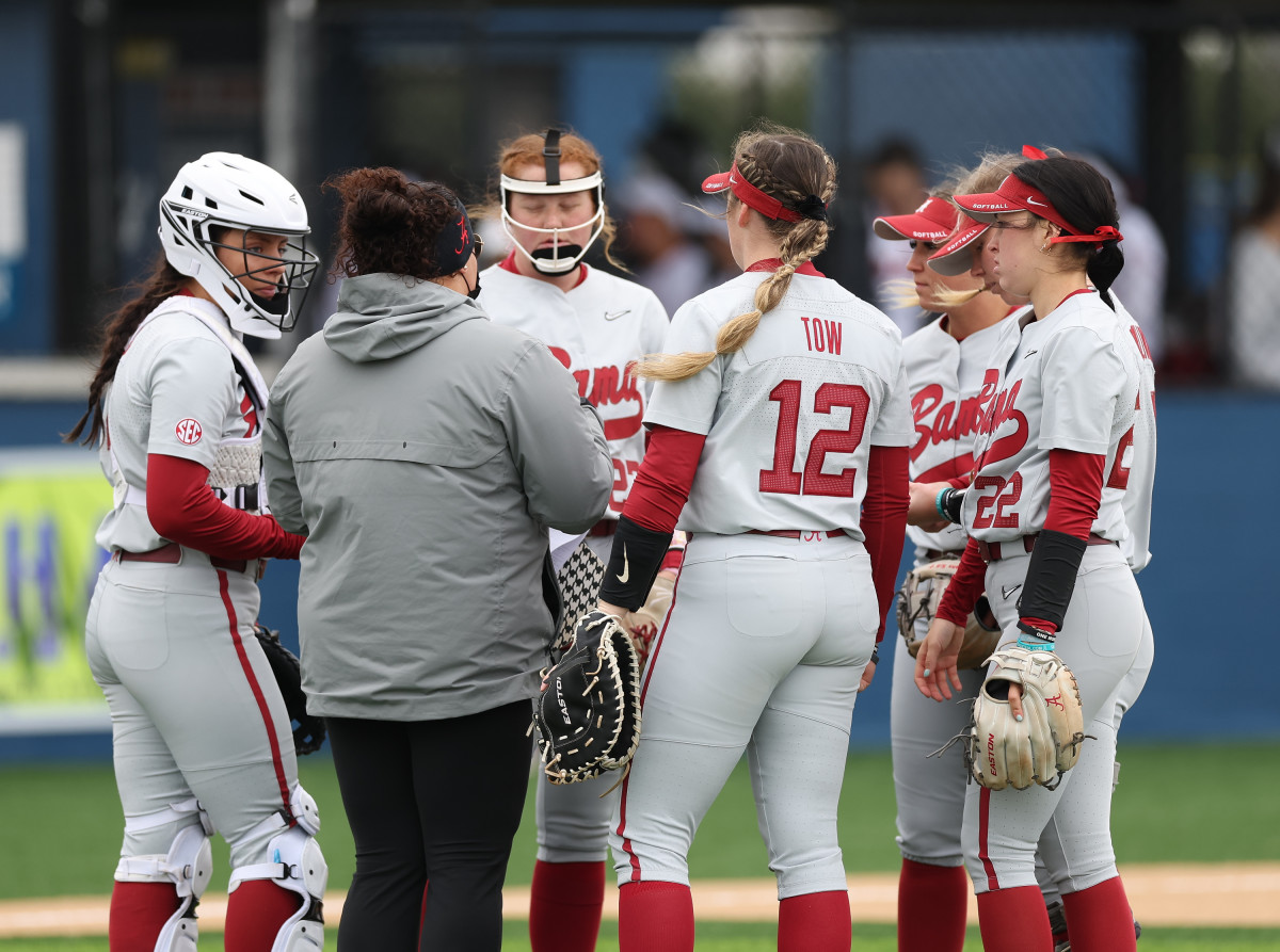 Alabama Softball Stays Strong at No. 2 in Polls - Sports Illustrated ...