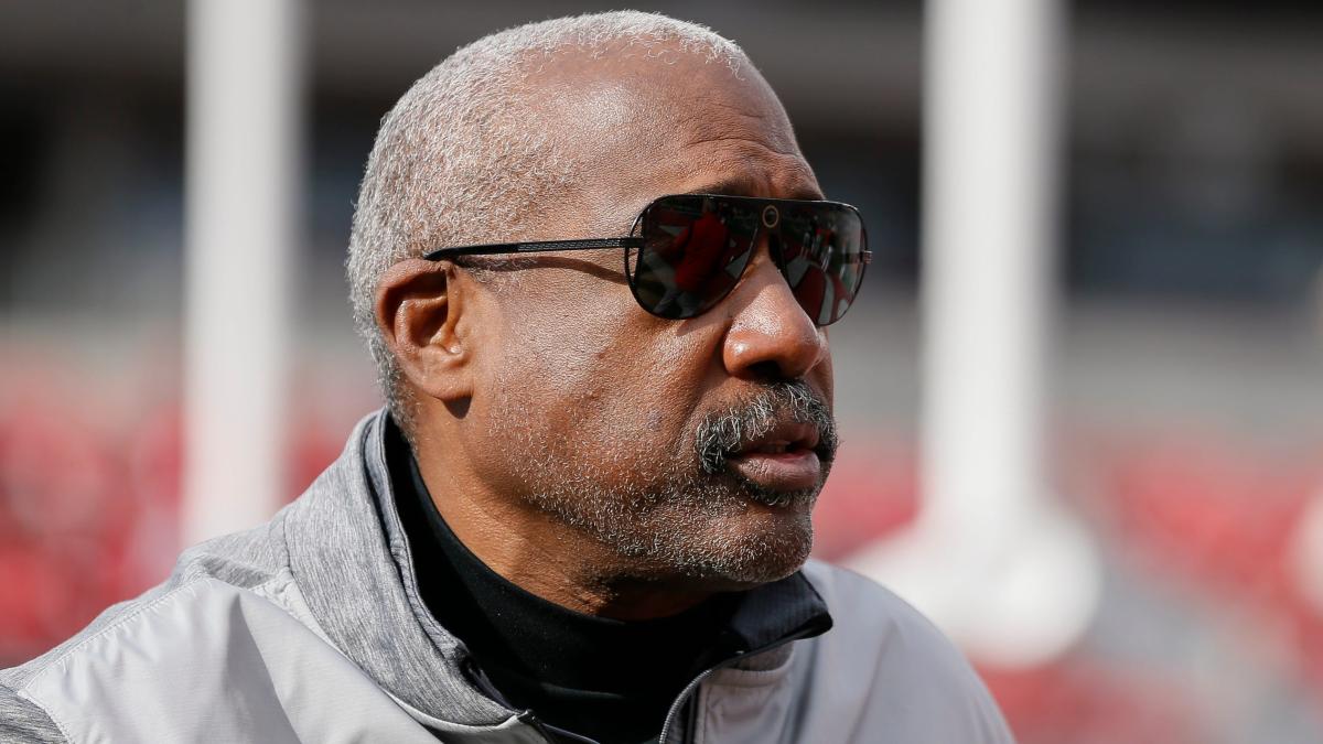 Ohio State's Gene Smith Hopes Notre Dame Considers Big Ten - Sports ...
