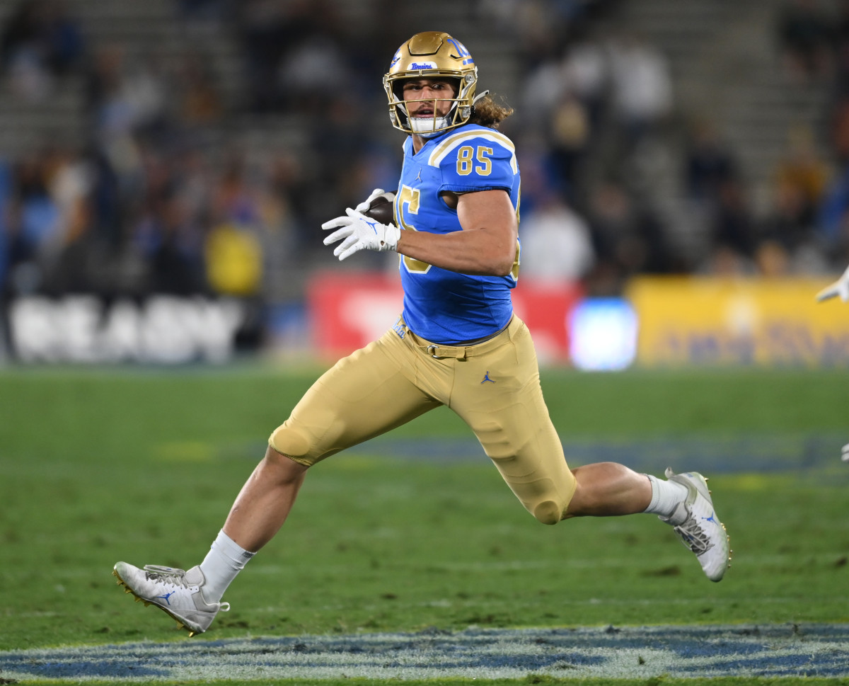 Los Angeles Chargers Met With UCLA TE Greg Dulcich at NFL Combine ...