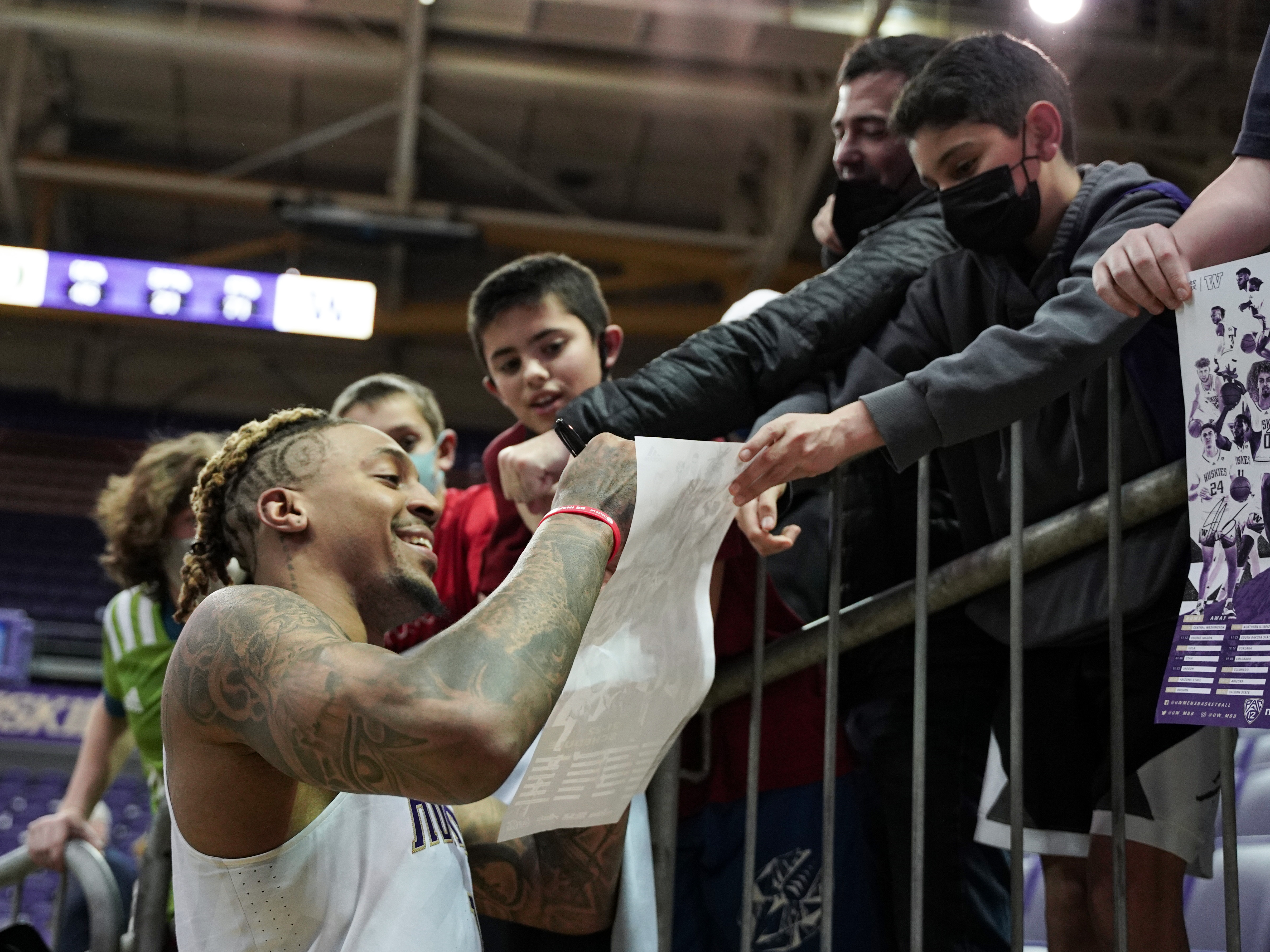 Washington center Nate Roberts bids farewell to Huskies, chooses to ...