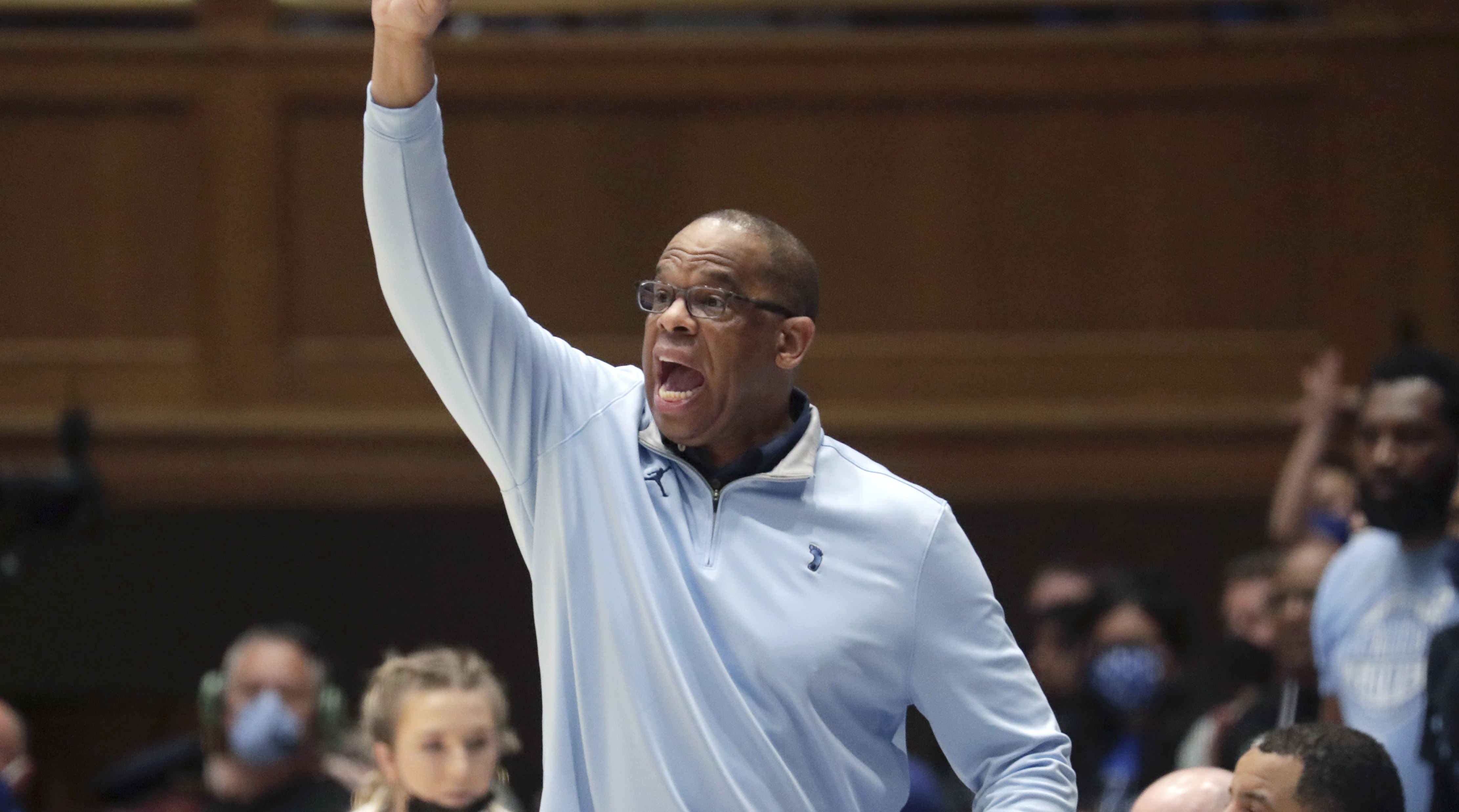 Duke assistant snubs UNC coach Hubert Davis in handshake line after Tar ...