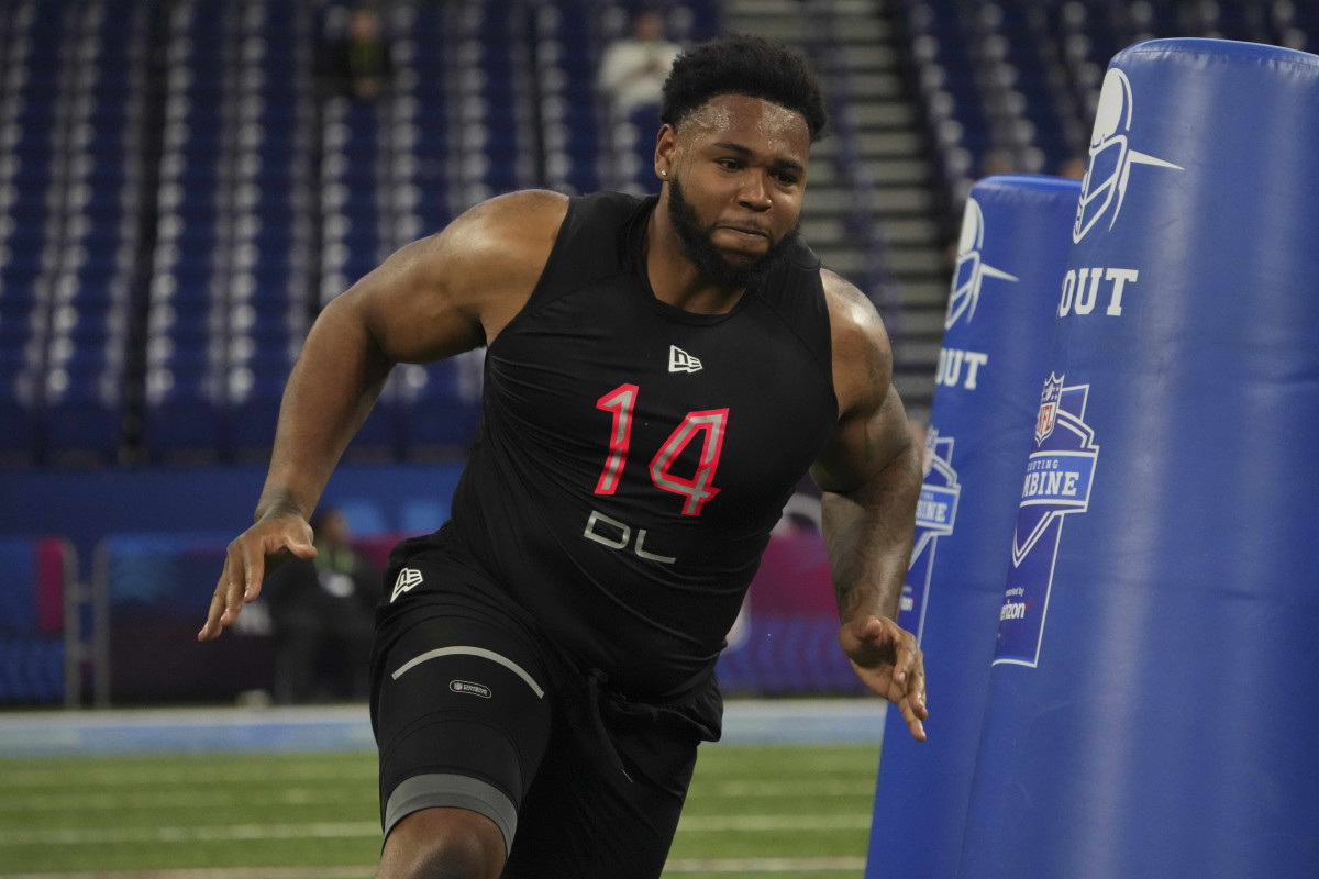Football: Travis Jones Shows Out at Combine - Huskies Report