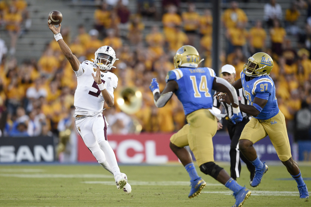 A Look At LSU Football Quarterback Jayden Daniels Best College Career ...