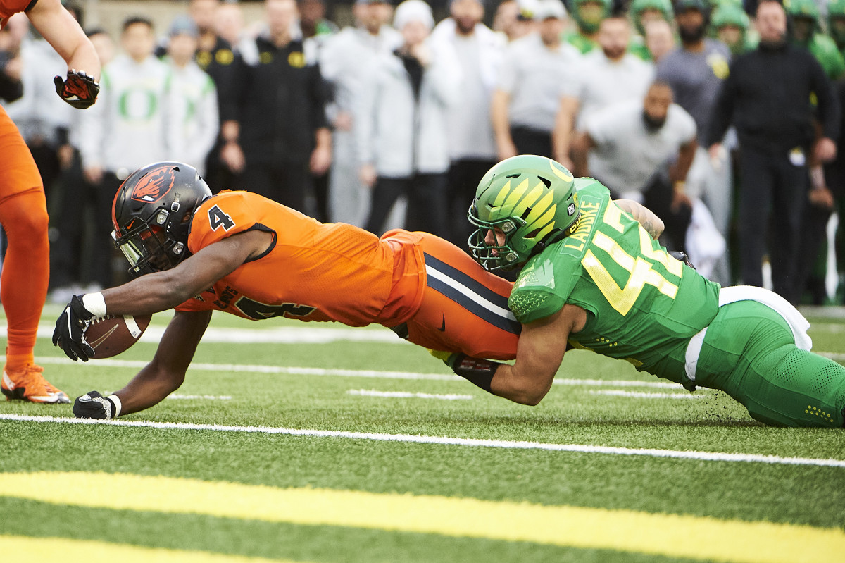 WATCH: Oregon Football Linebacker Jackson LaDuke Discusses Defensive ...