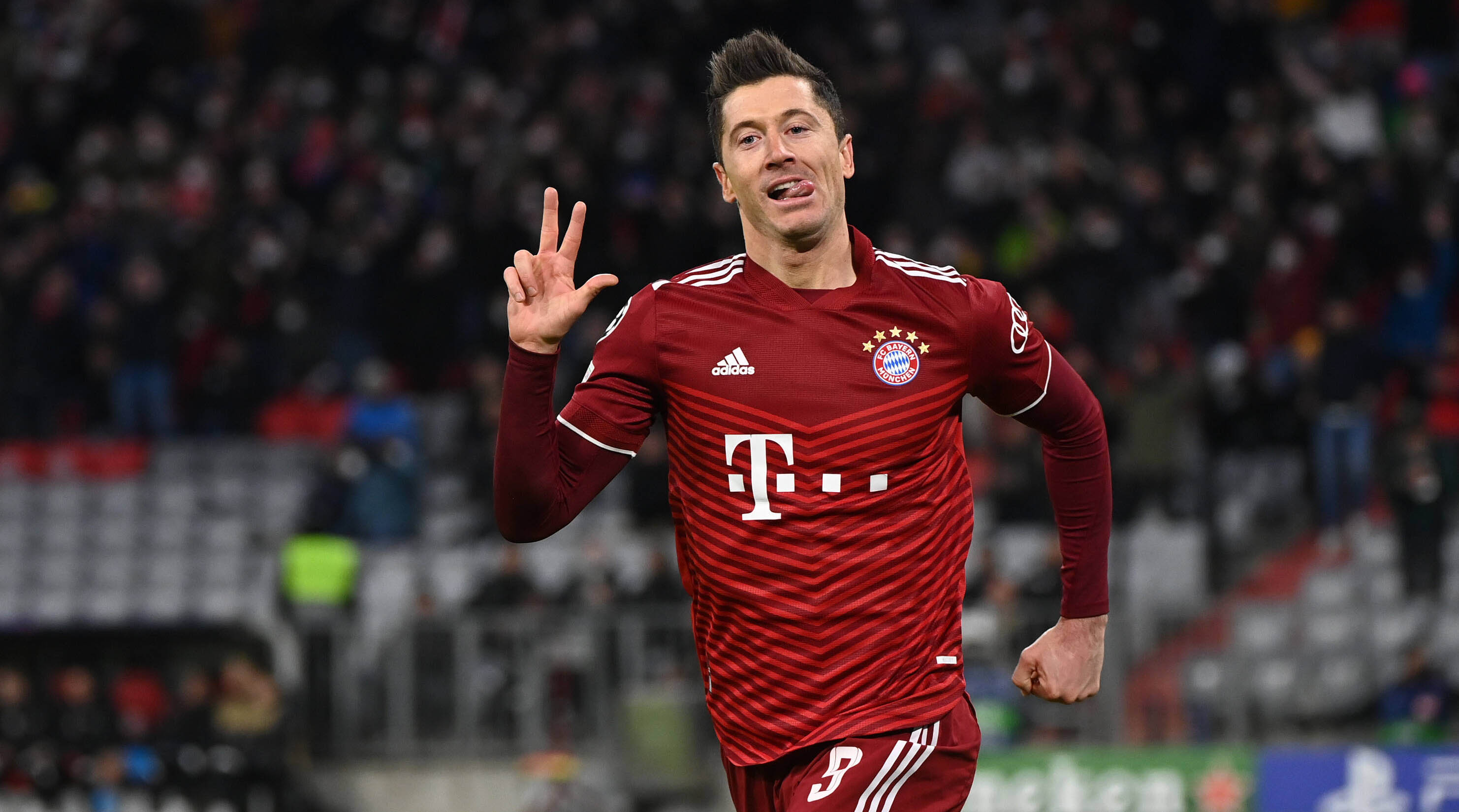 Robert Lewandowski hat trick: Bayern star burns Salzburg (VIDEO ...
