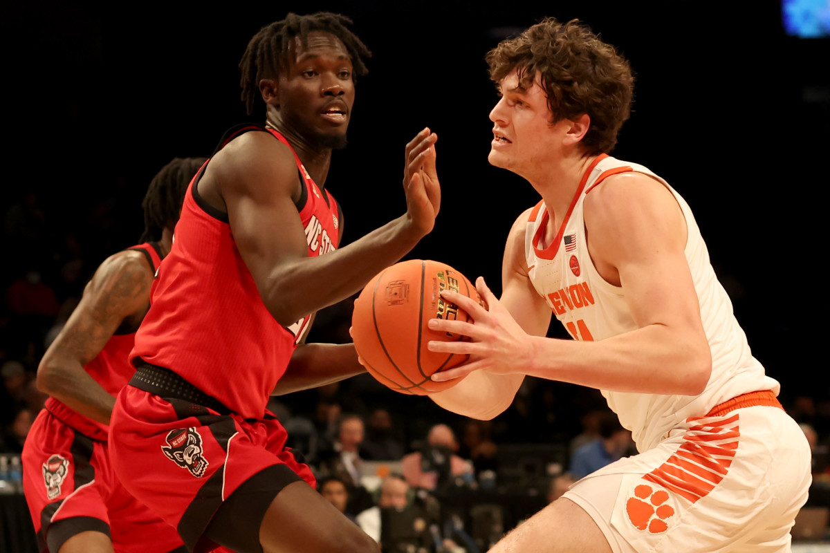 UPDATED: Clemson HC Brad Brownell Comments on PJ Hall's Latest Injury ...