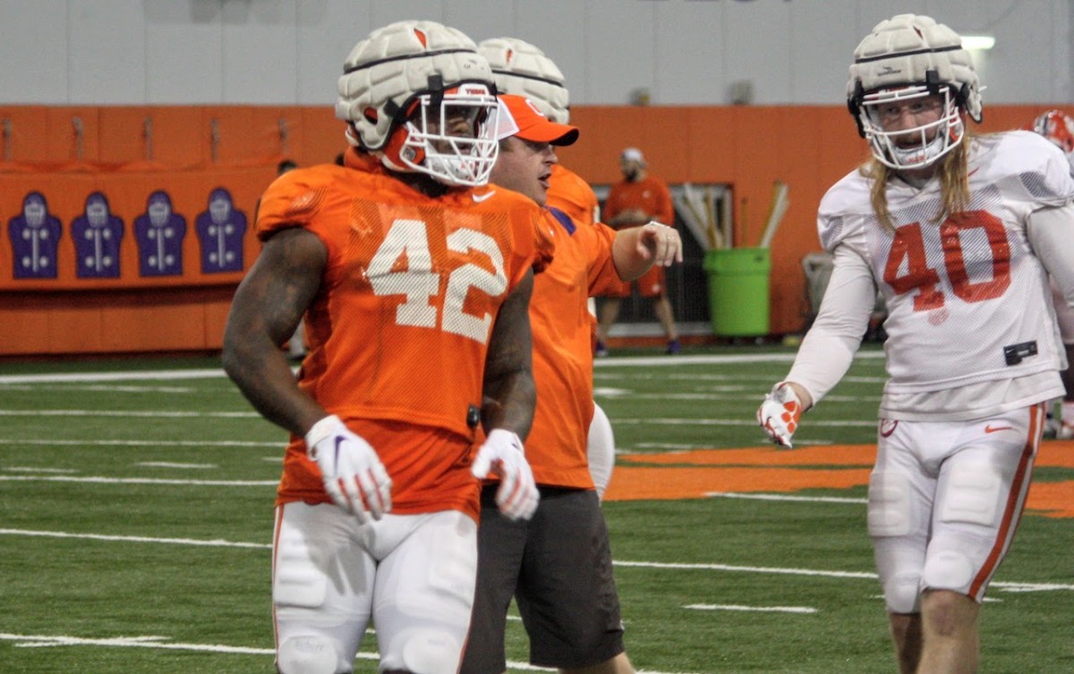 Dabo Swinney's Confident in Clemson Tigers' Middle Linebackers - Sports ...