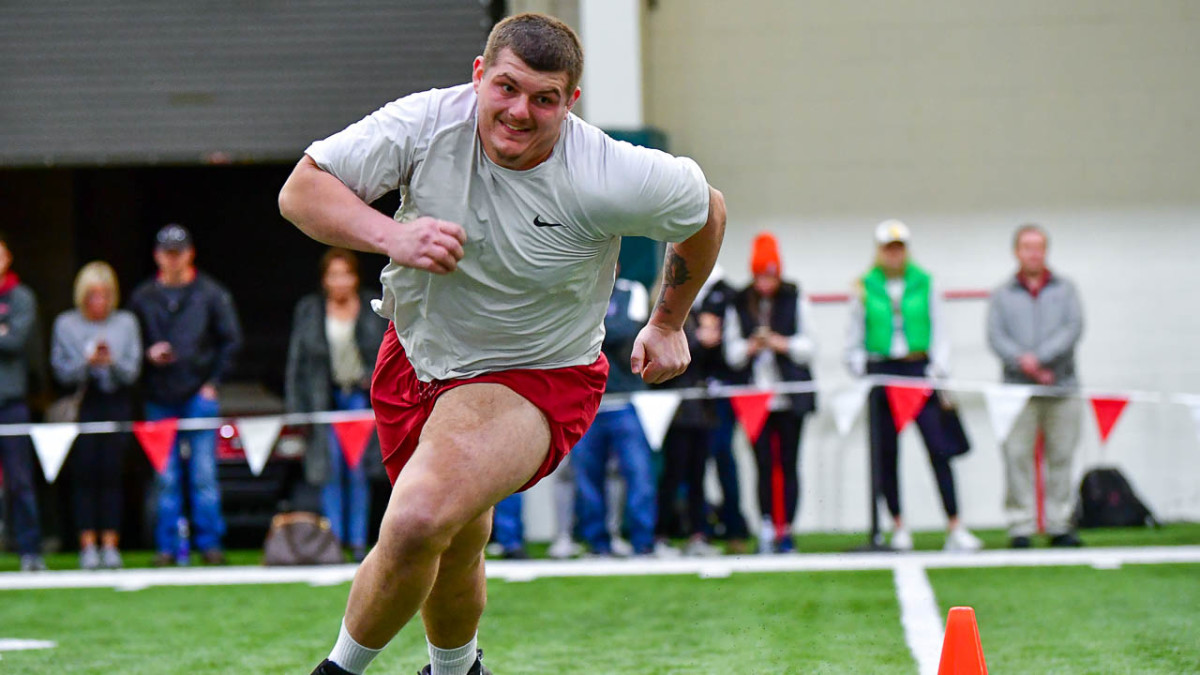 Hogs' 'Vanilla Gorilla' Grabbed by Cowboys in Fifth for Some Depth ...