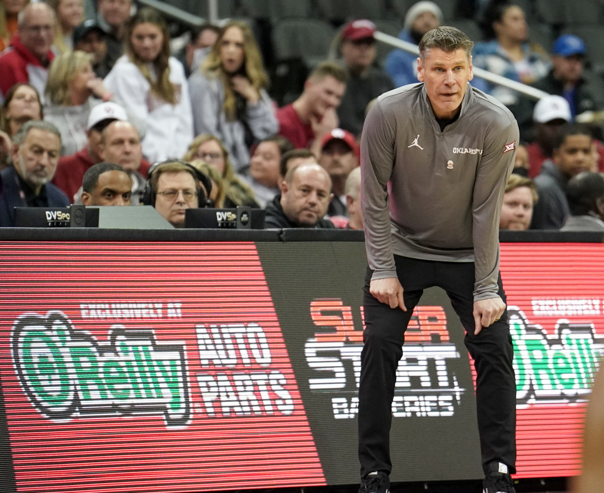 Despite Portal Madness, Porter Moser is Still Trying to Build Oklahoma ...