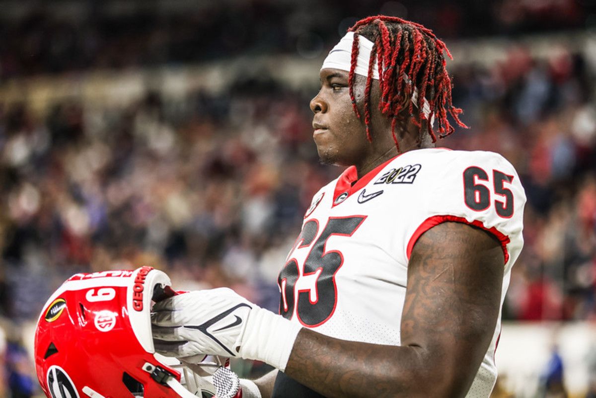 Georgia Football OT Amarius Mims Shows Off Athelticism - Sports ...