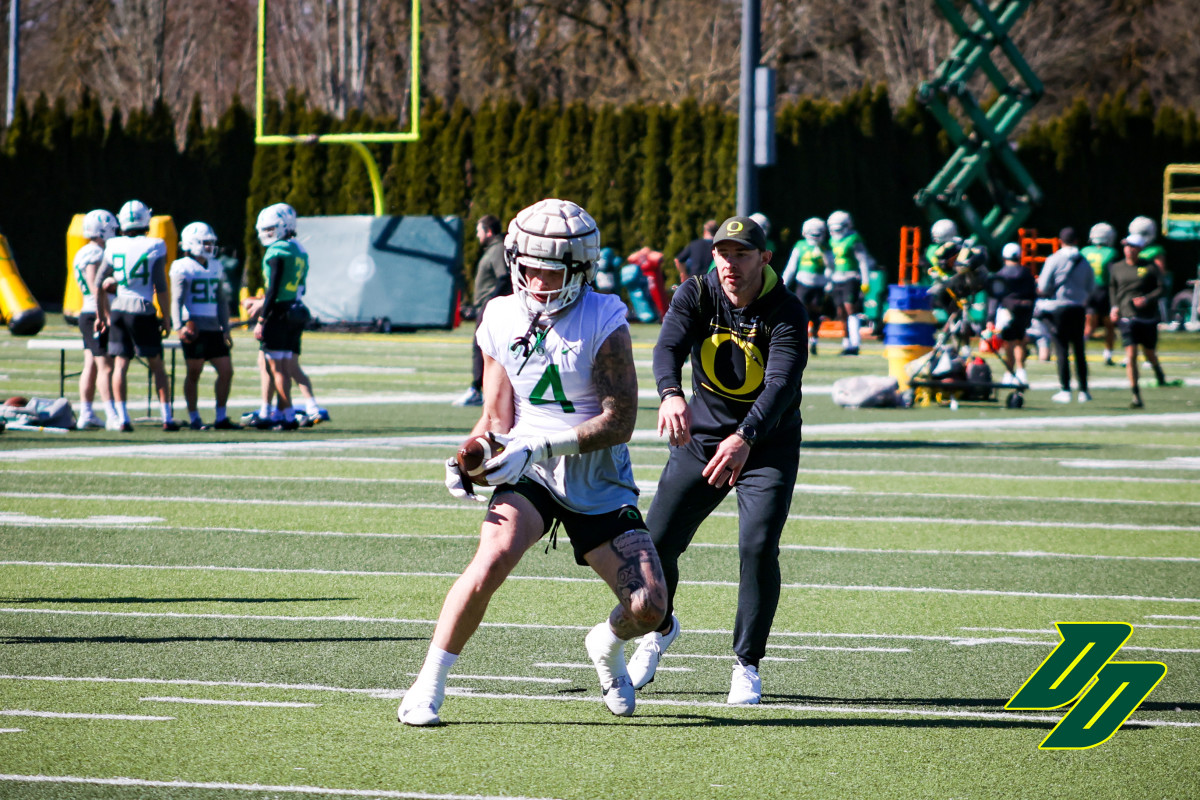 Young Players Emerging as Leaders for Oregon Ducks Football in 2022 ...