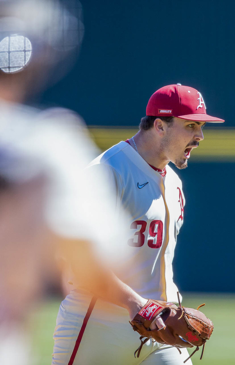 Razorbacks Facing Grambling in Mid-Week Series - Sports Illustrated All ...