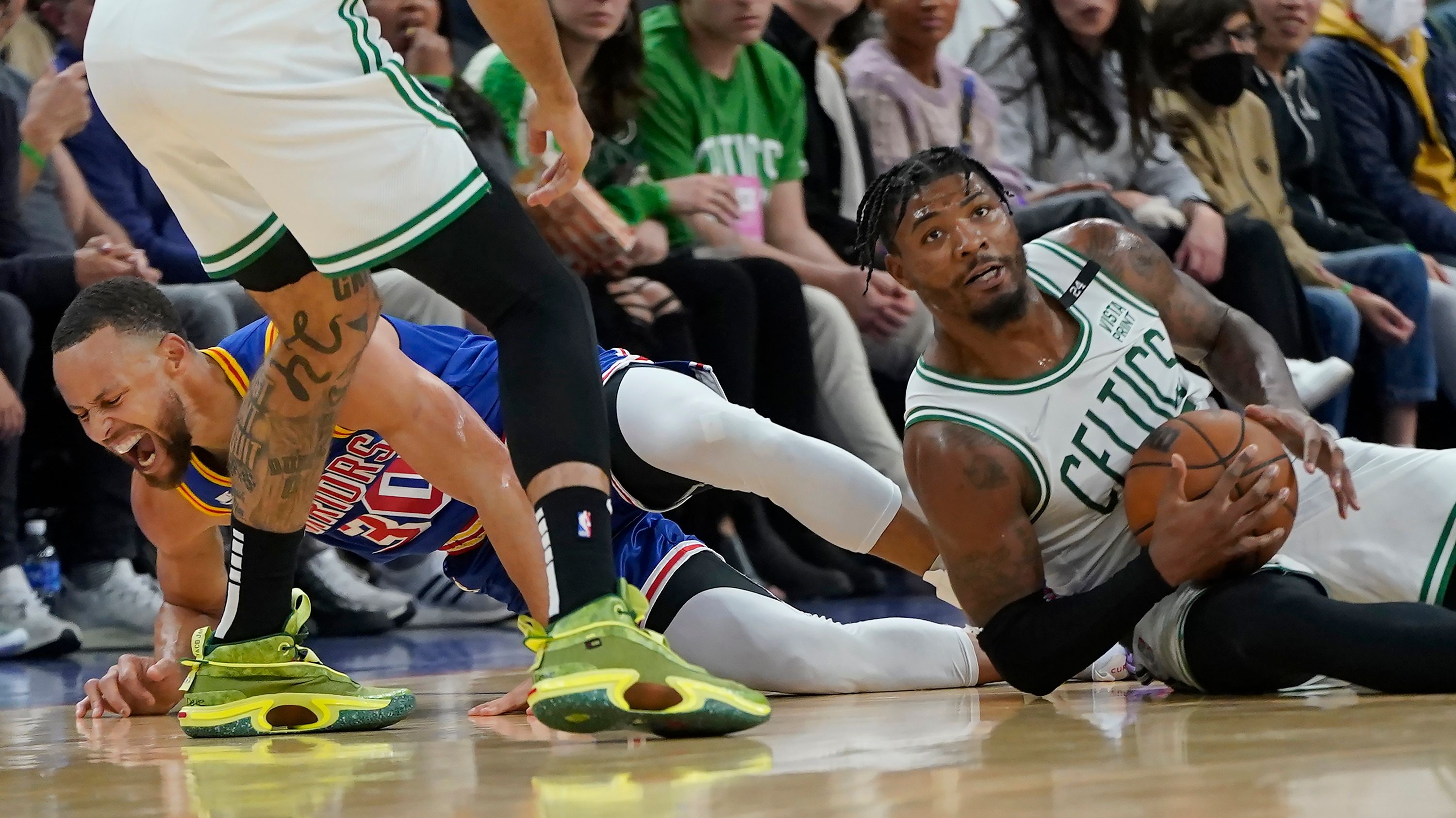 Stephen Curry injury: Warriors star leaves game after Marcus Smart ...