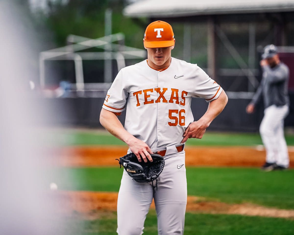 No. 2 Texas Splits Pair of Midweek Games - Sports Illustrated Texas ...