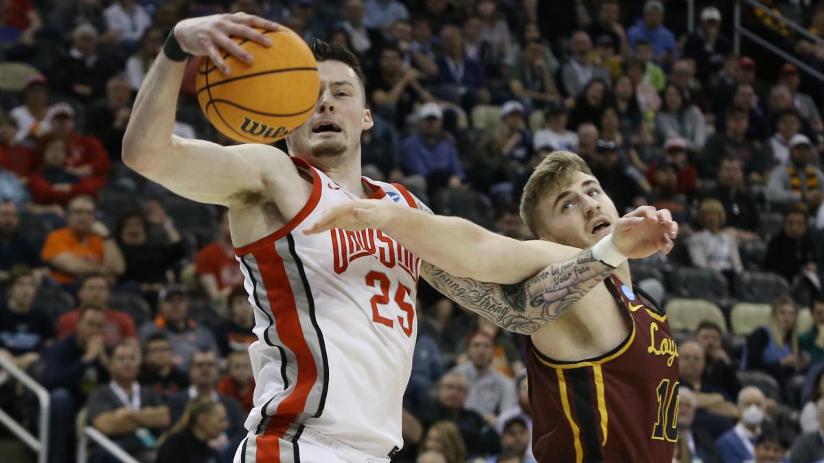 Kyle Young Overcomes Concussion To Help Ohio State Beat Loyola Chicago ...