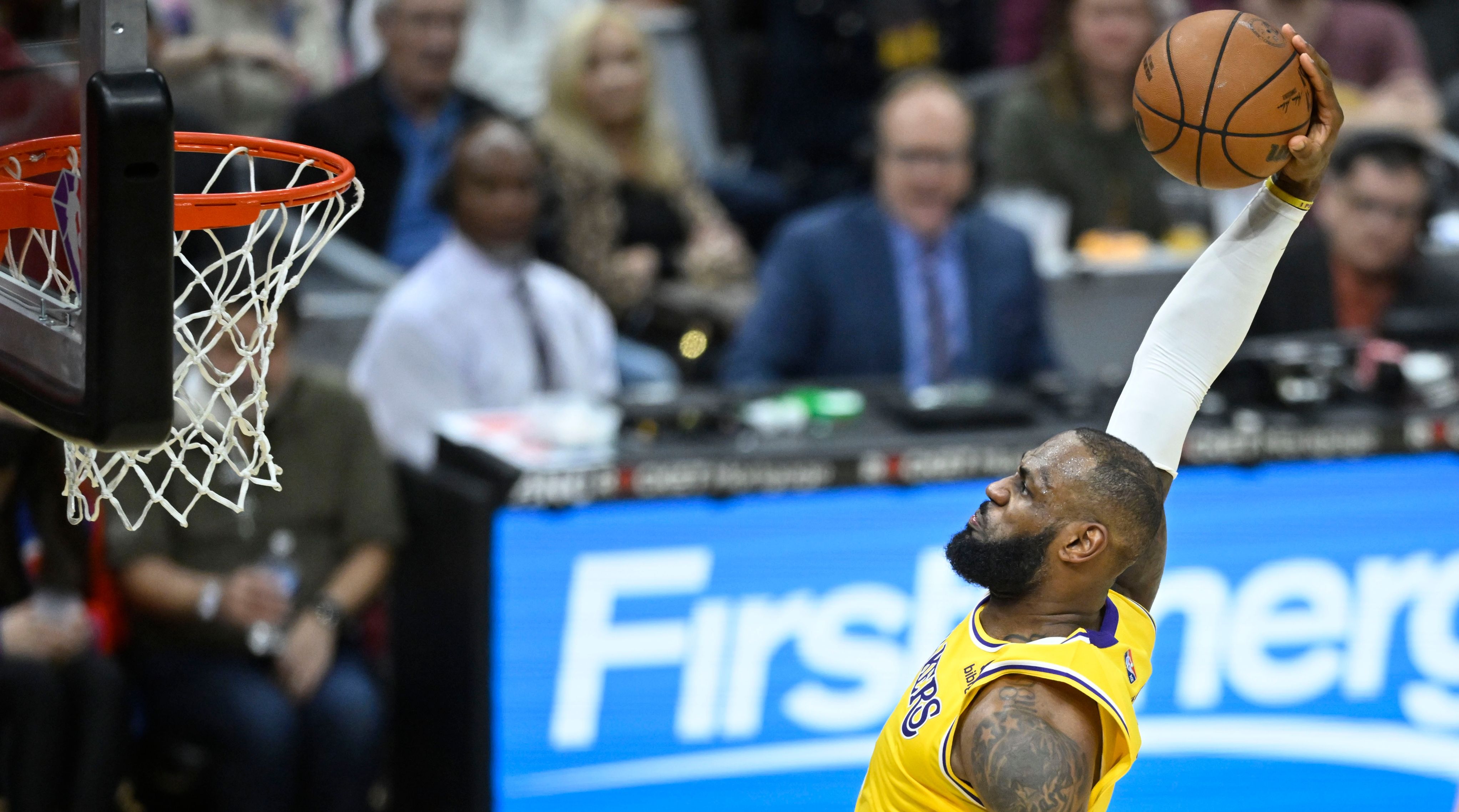 Kevin Durant Posterizes Lebron James