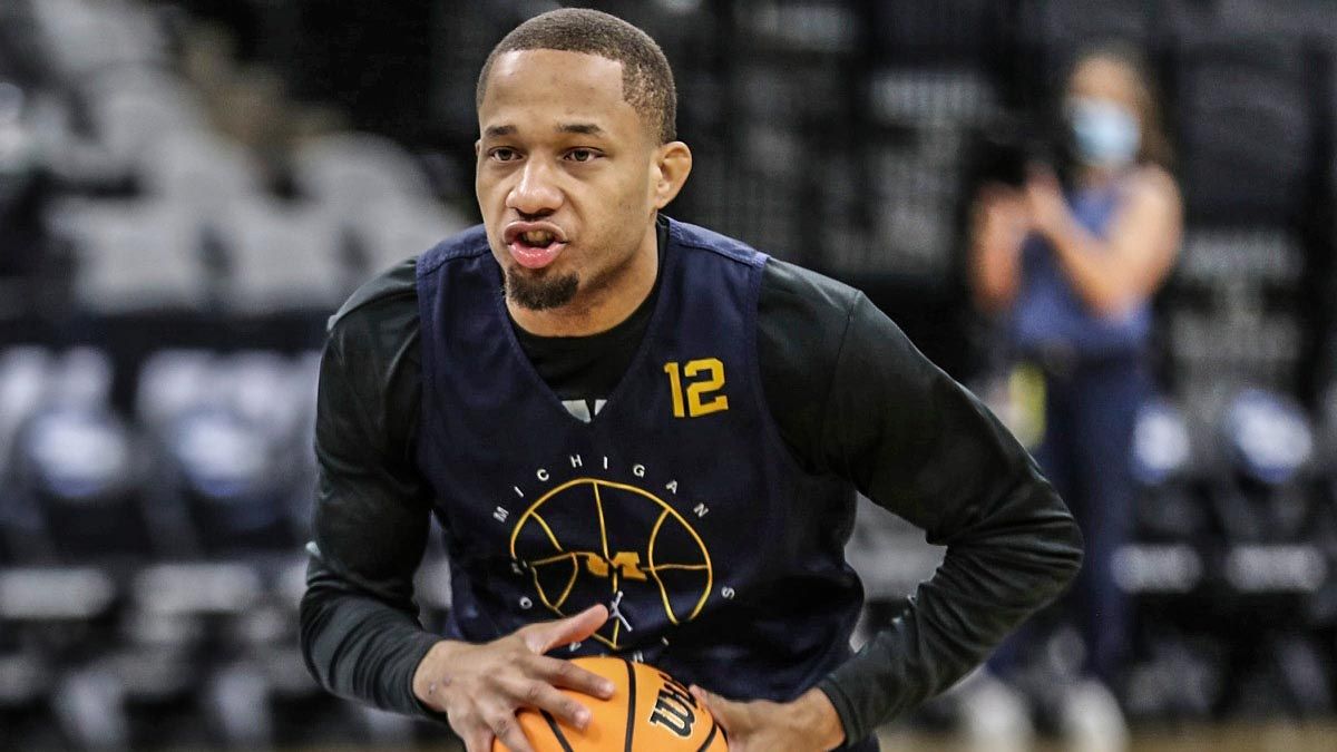 The Latest On Michigan Basketball's DeVante' Jones' Status For Sweet ...
