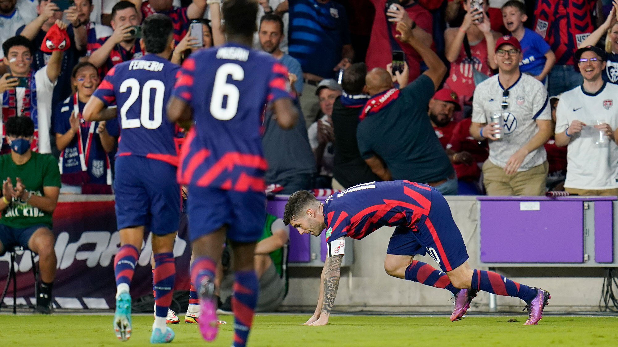 Christian Pulisic does ‘worm’ celebration for sick USMNT fan - Sports ...