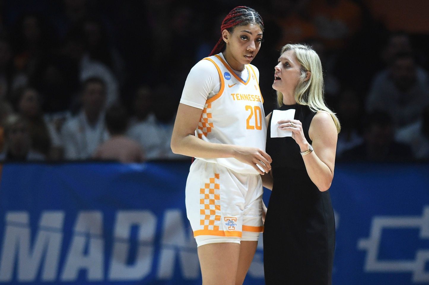 Tennessee Extends Lady Vols Basketball Coach Kellie Harper After Sweet ...