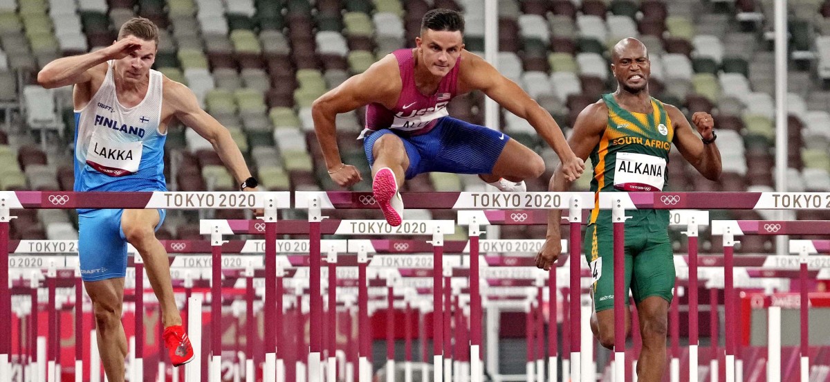 Former Wide Receiver Devon Allen Participating in Oregon Football Pro ...