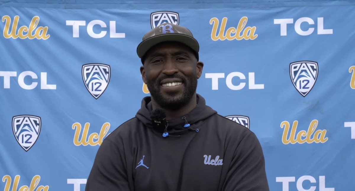 WATCH: UCLA Running Backs Coach DeShaun Foster on Zach Charbonnet ...