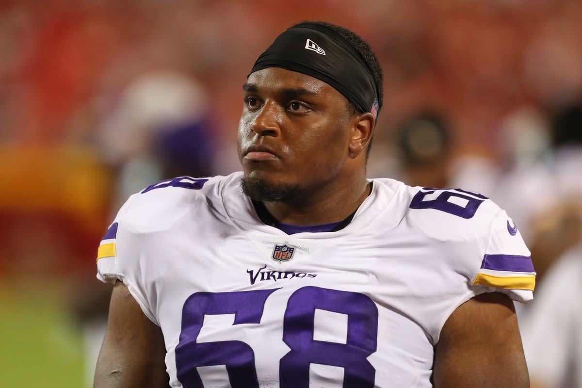 Where do Chris Reed and Jesse Davis rank in the Vikings' right guard ...