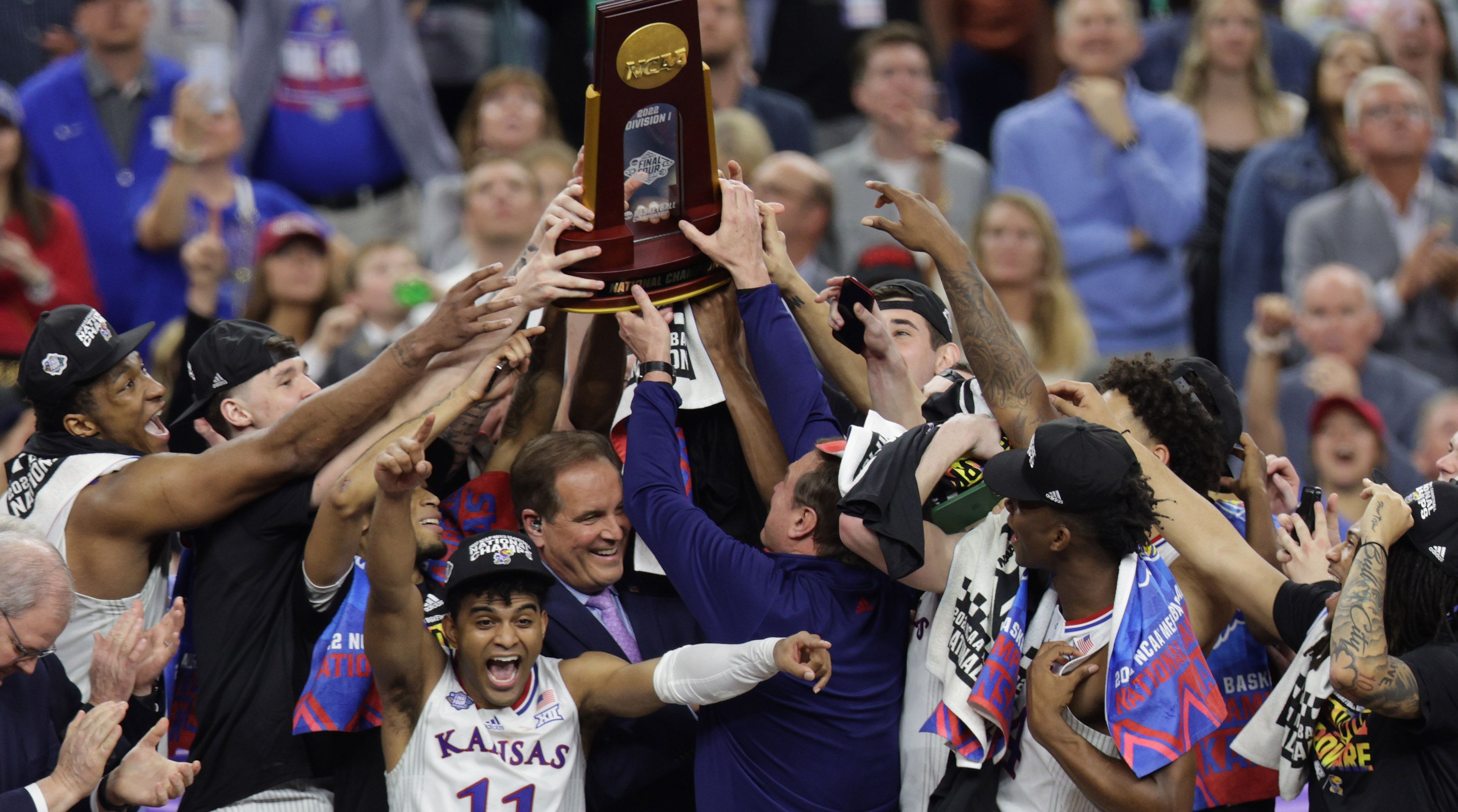 Mark Emmert botches trophy presentation after Kansas wins national ...
