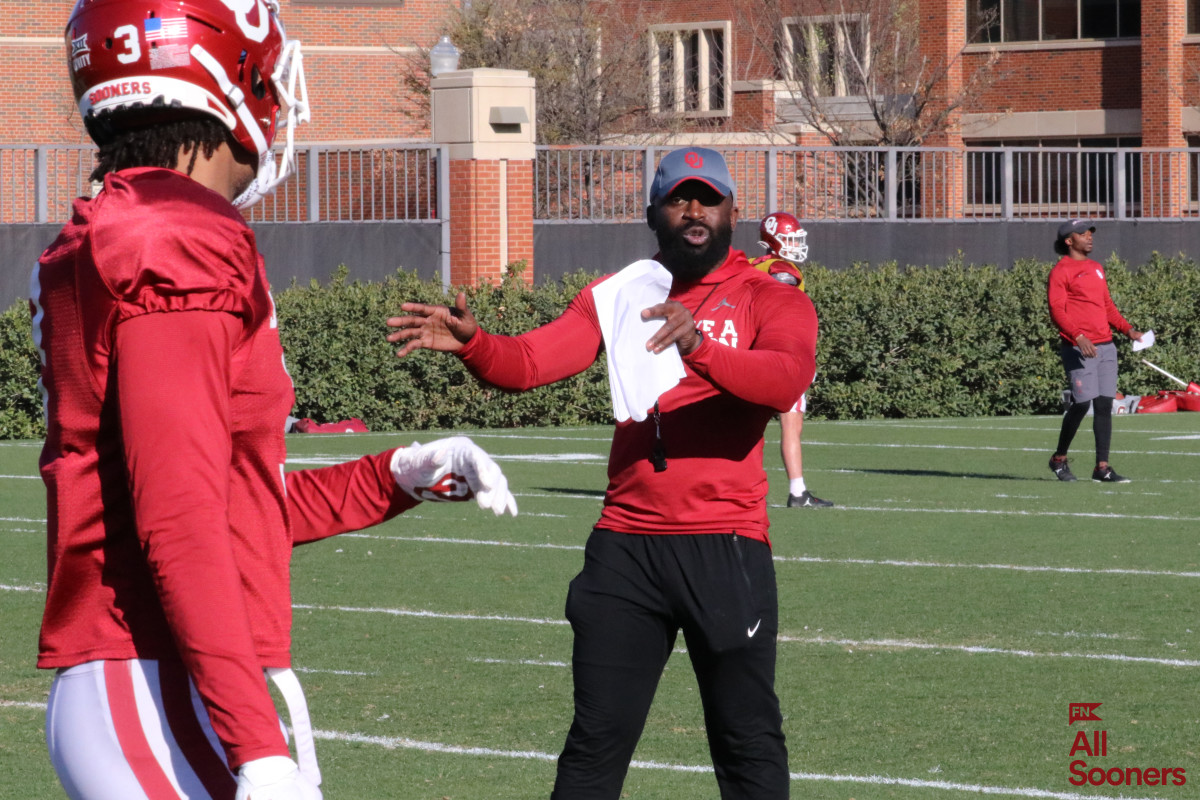 Oklahoma's Jay Valai is Helping His Cornerbacks 'See the Whole Picture ...