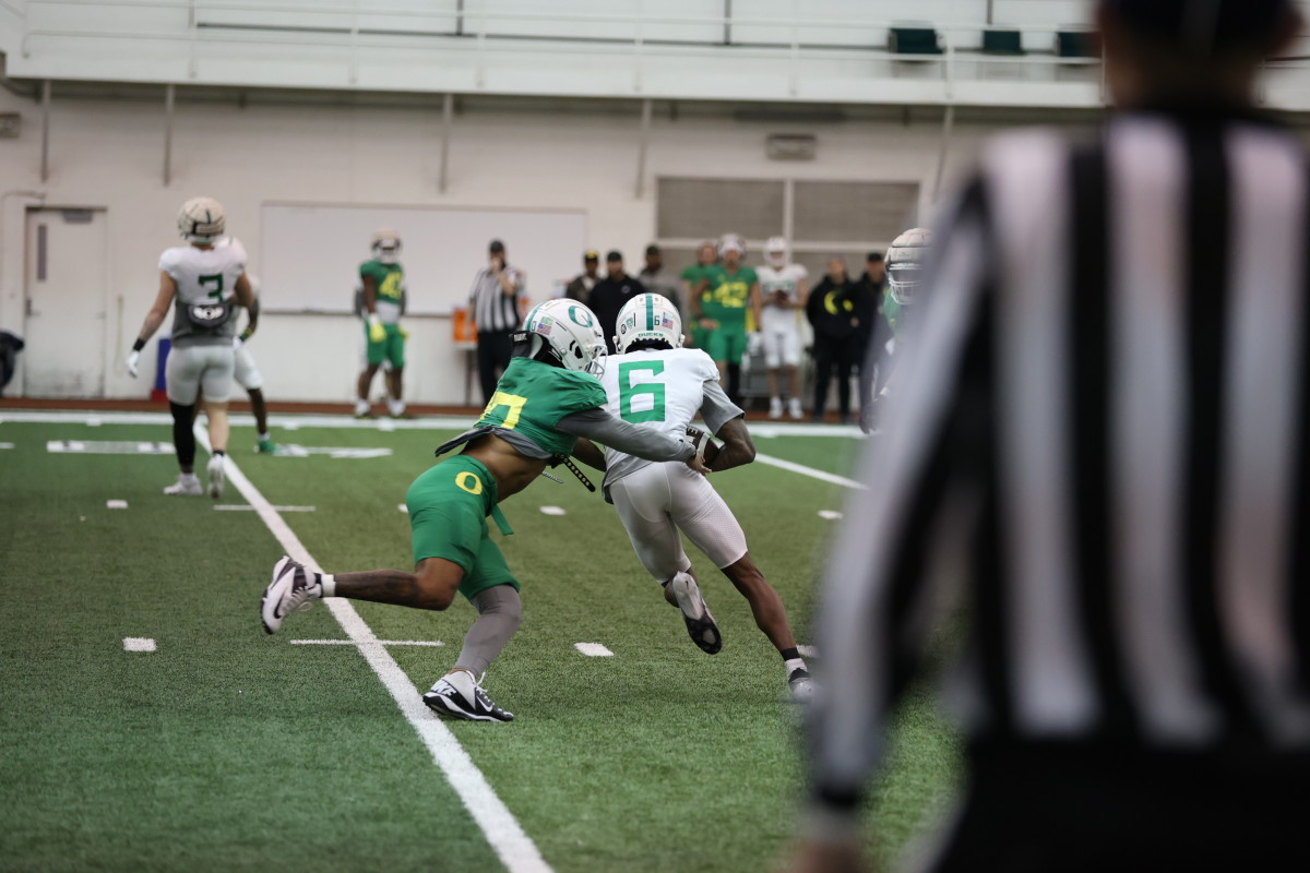 Photo Gallery from Oregon Ducks Football Spring Practice April 19, 2022 ...
