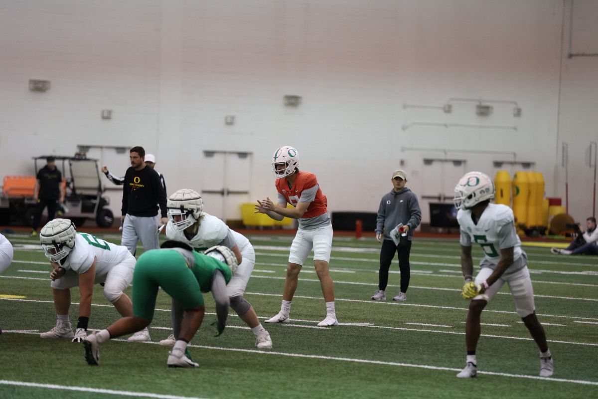Photo Gallery from Oregon Ducks Football Spring Practice April 19, 2022 ...
