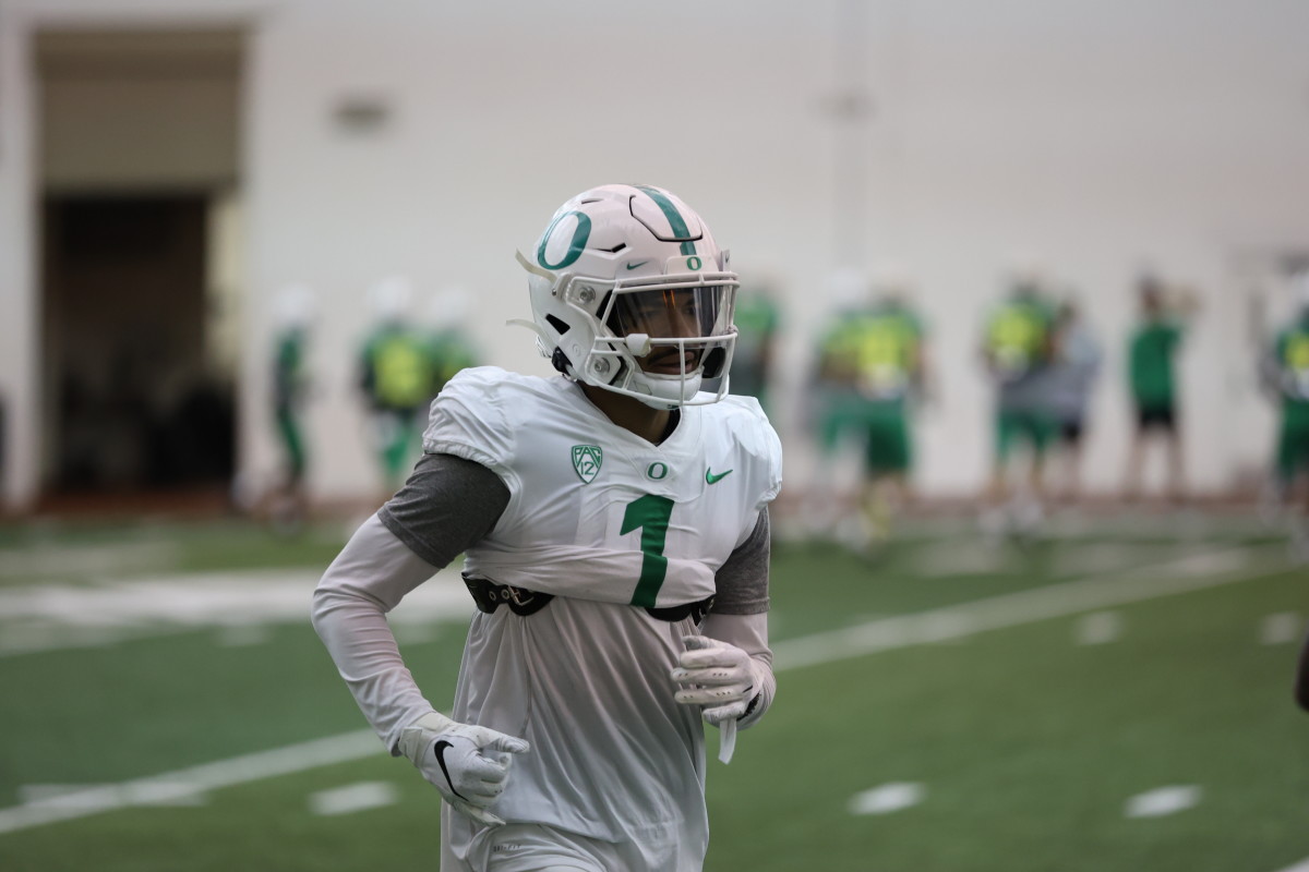 Photo Gallery from Oregon Ducks Football Spring Practice April 19, 2022 ...