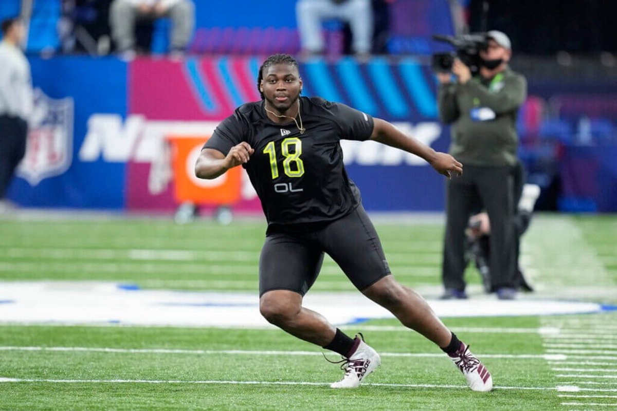 Cowboys Comeback: Offensive Line Help From Surprise Travis Frederick ...