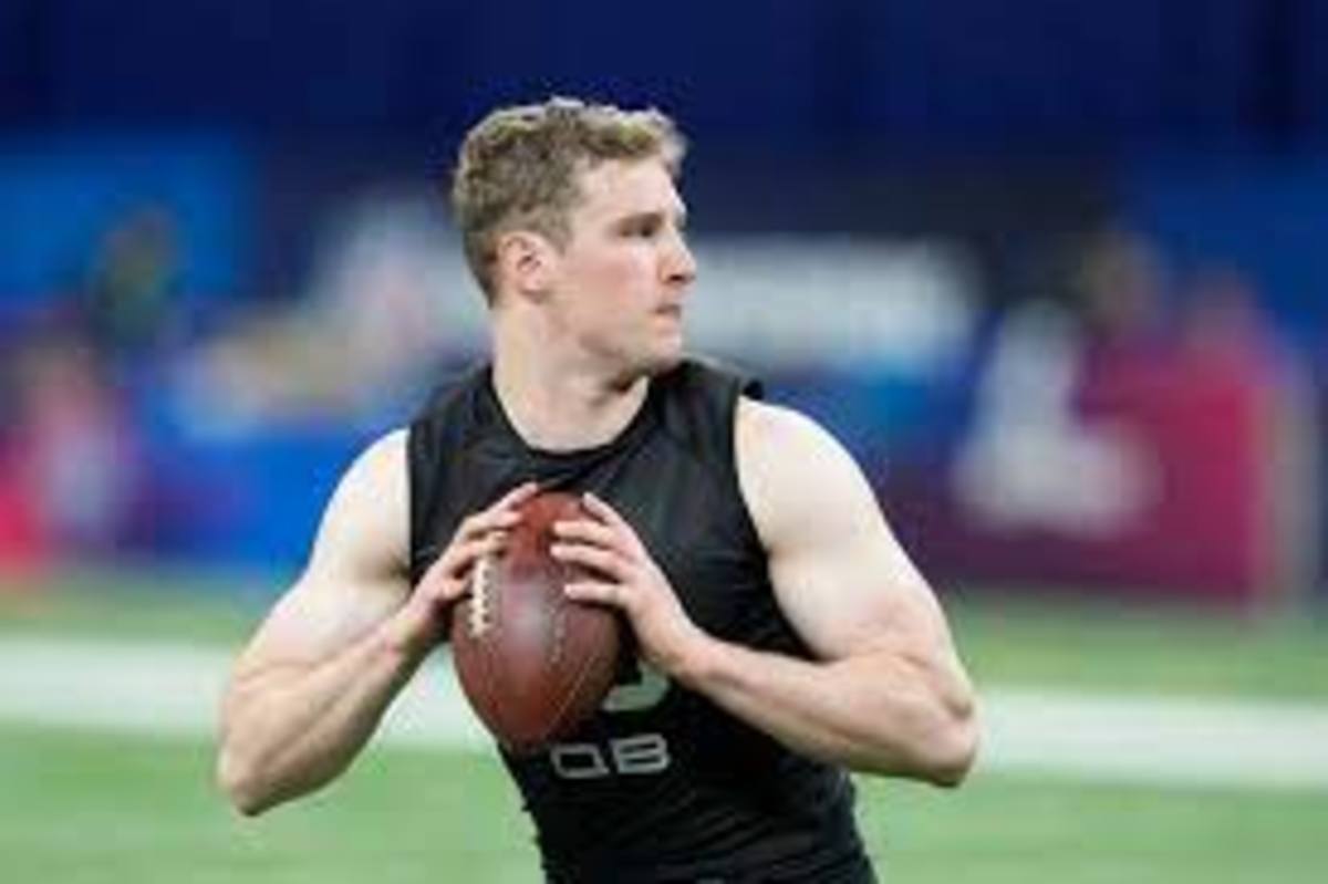 Dallas Cowboys Eyeing Secret Weapon 'Dual-Threat' Quarterback EJ Perry ...