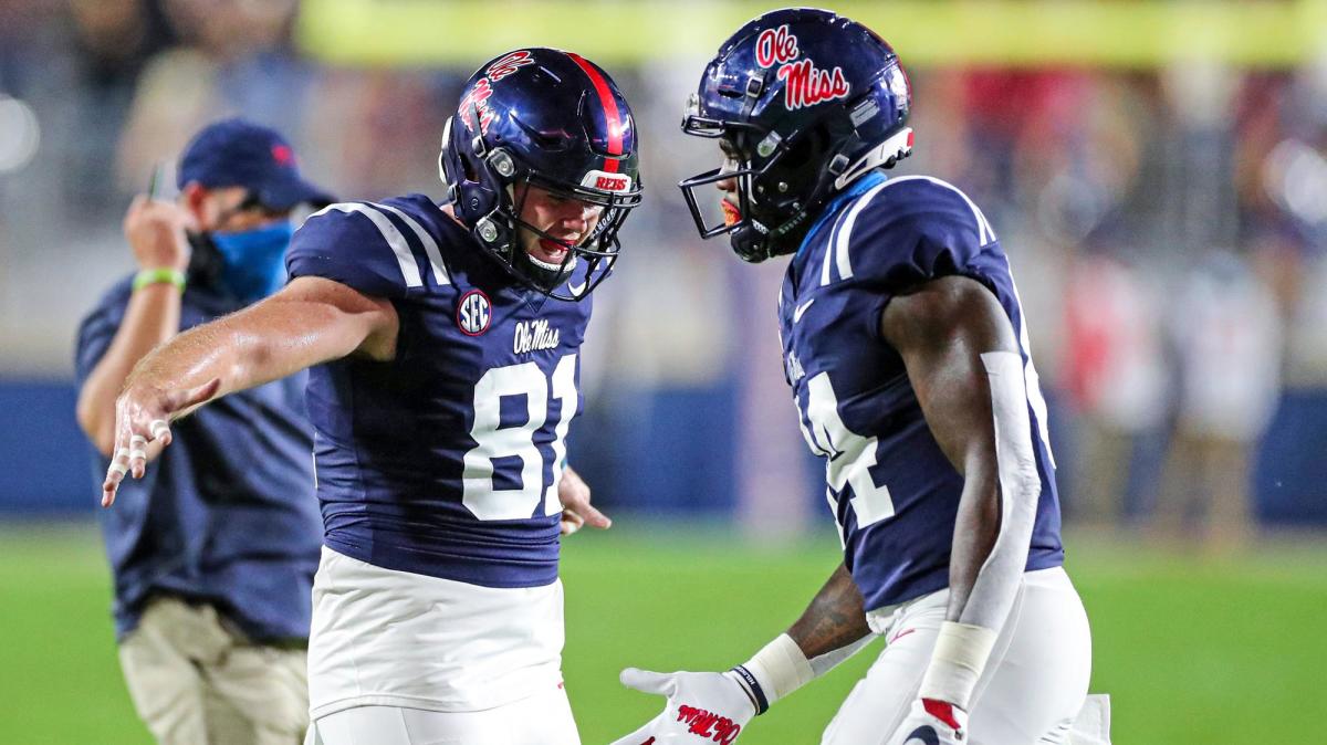 Tight End Casey Kelly 'Just Plays Hard' During Position Competition at ...