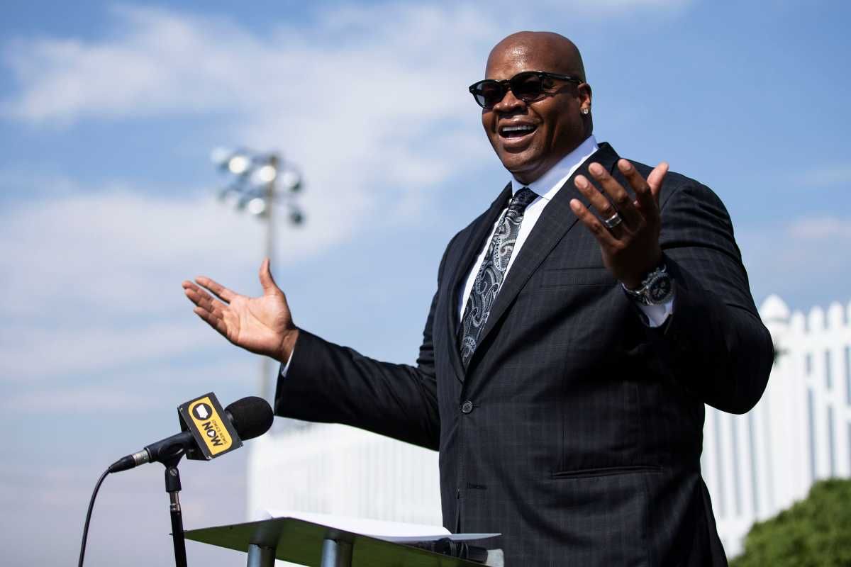 Auburn to dedicate a statue of Baseball Hall of Famer Frank Thomas ...