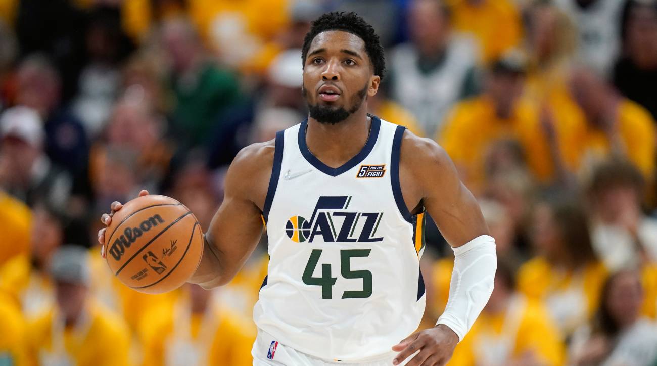 Donovan Mitchell suffers hamstring injury vs. Mavericks - Sports ...