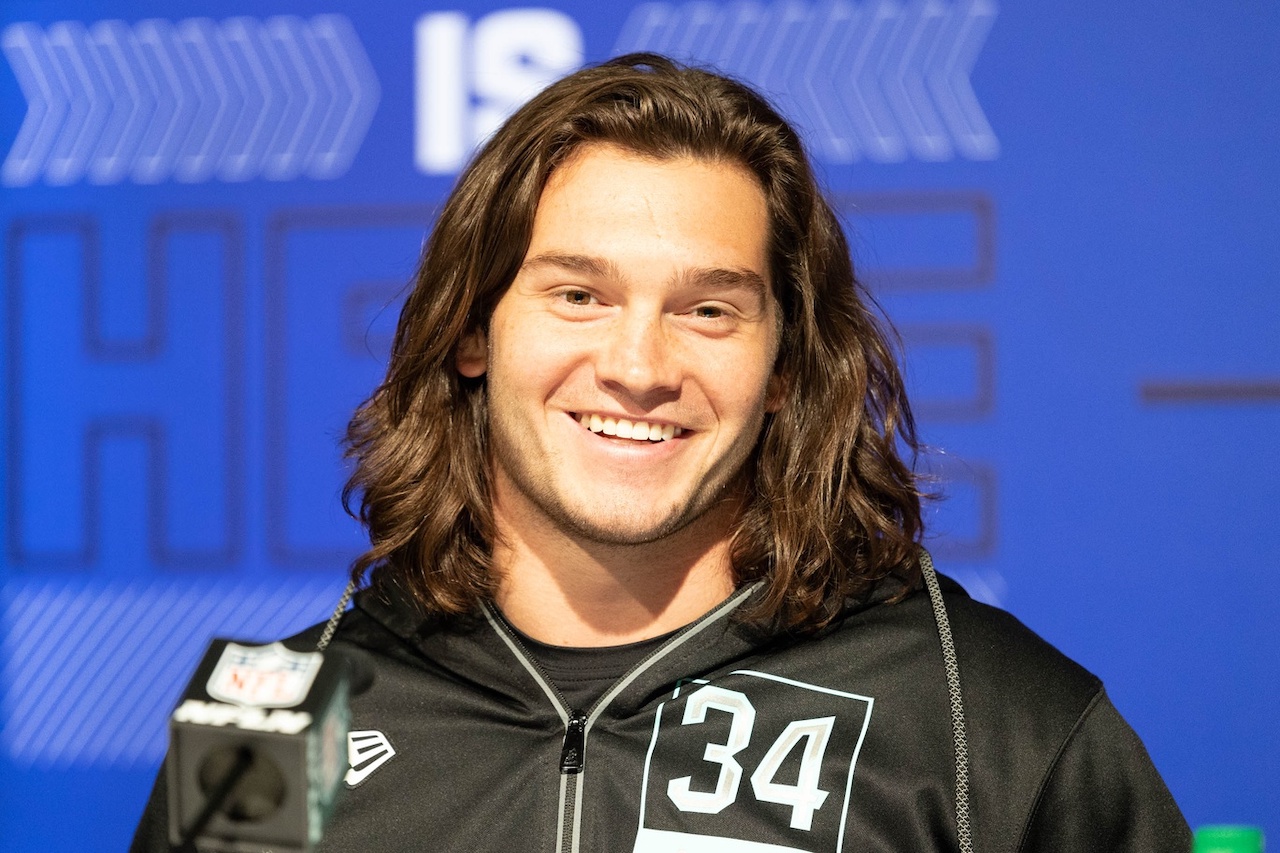 Draft Preview: Clemson Tigers LB Baylon Spector Just Wants Name Called ...
